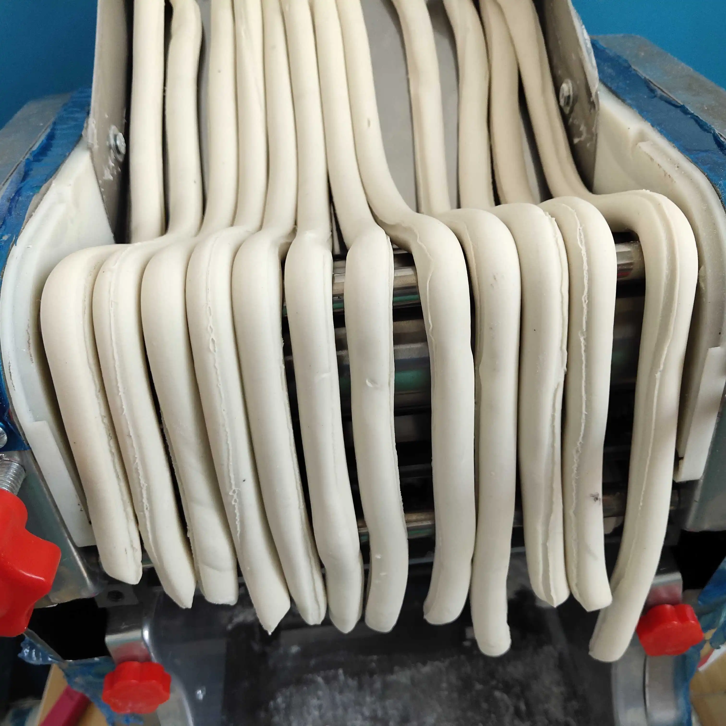 Full Automatic Cutting Chinese Rice Strips Dough Machine
