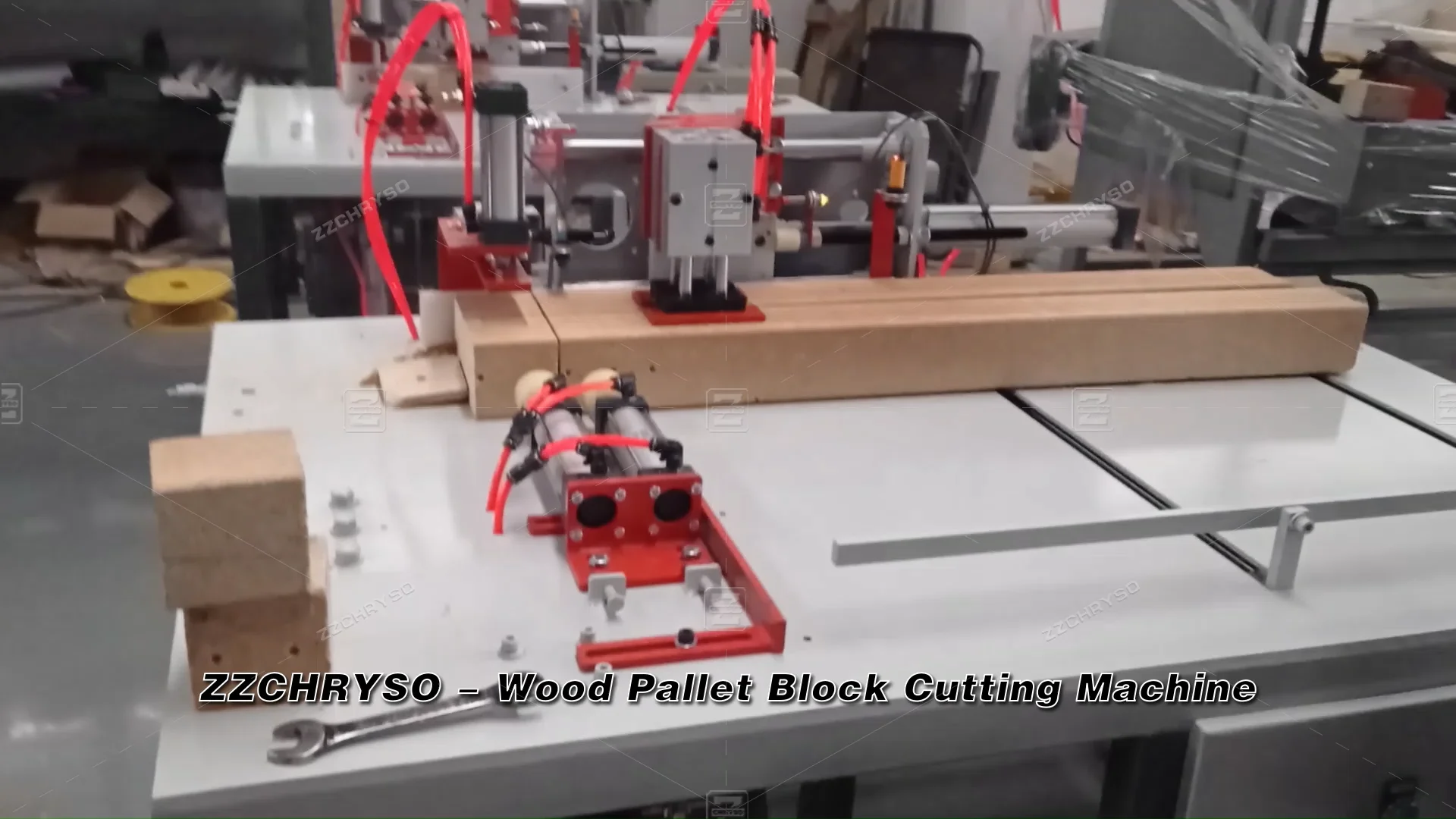 China Industrial Wood Pier Sawdust Block Wood Pallet Foot Press Machine ...