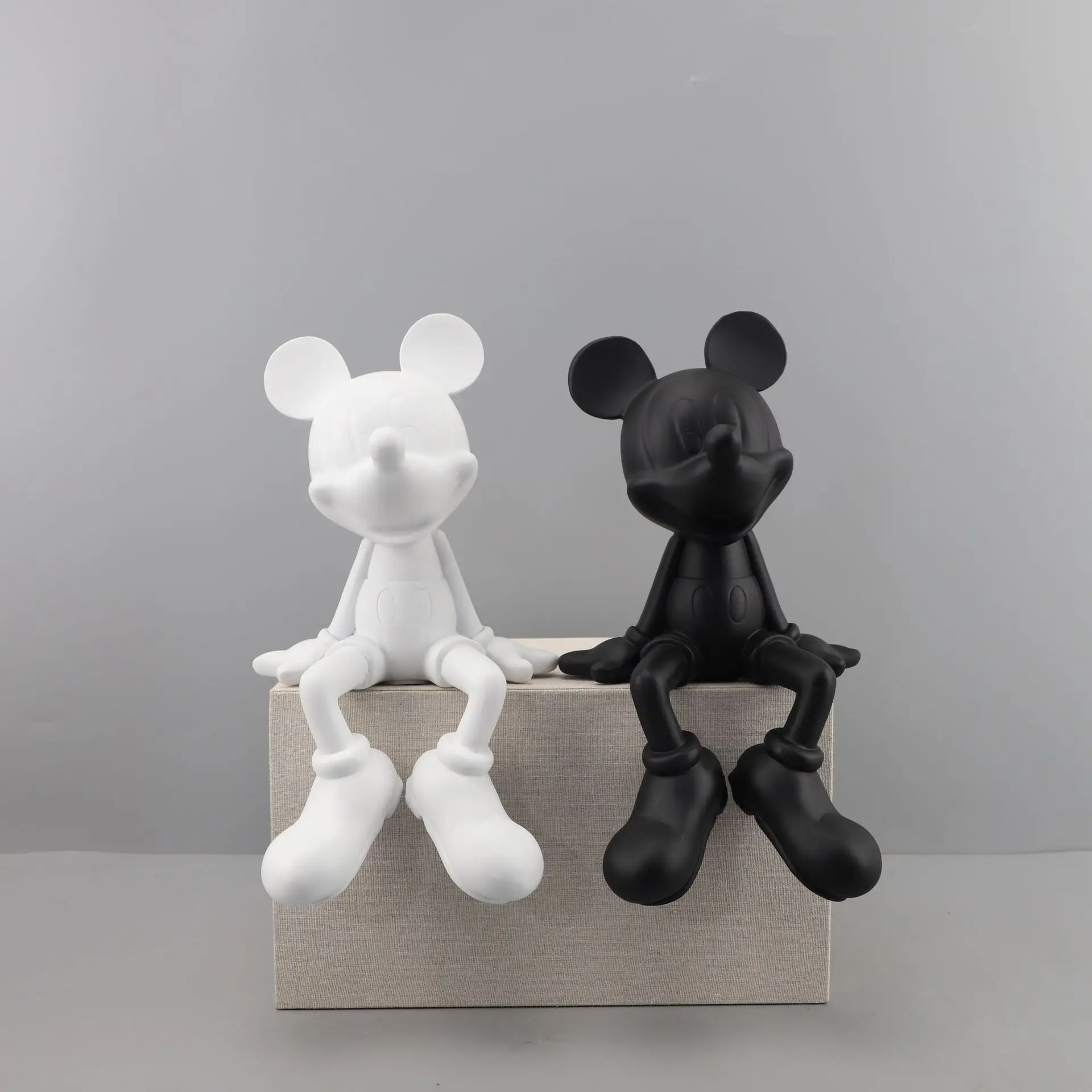Modern Simple Mickey Sculpture Resin Ornaments for Home