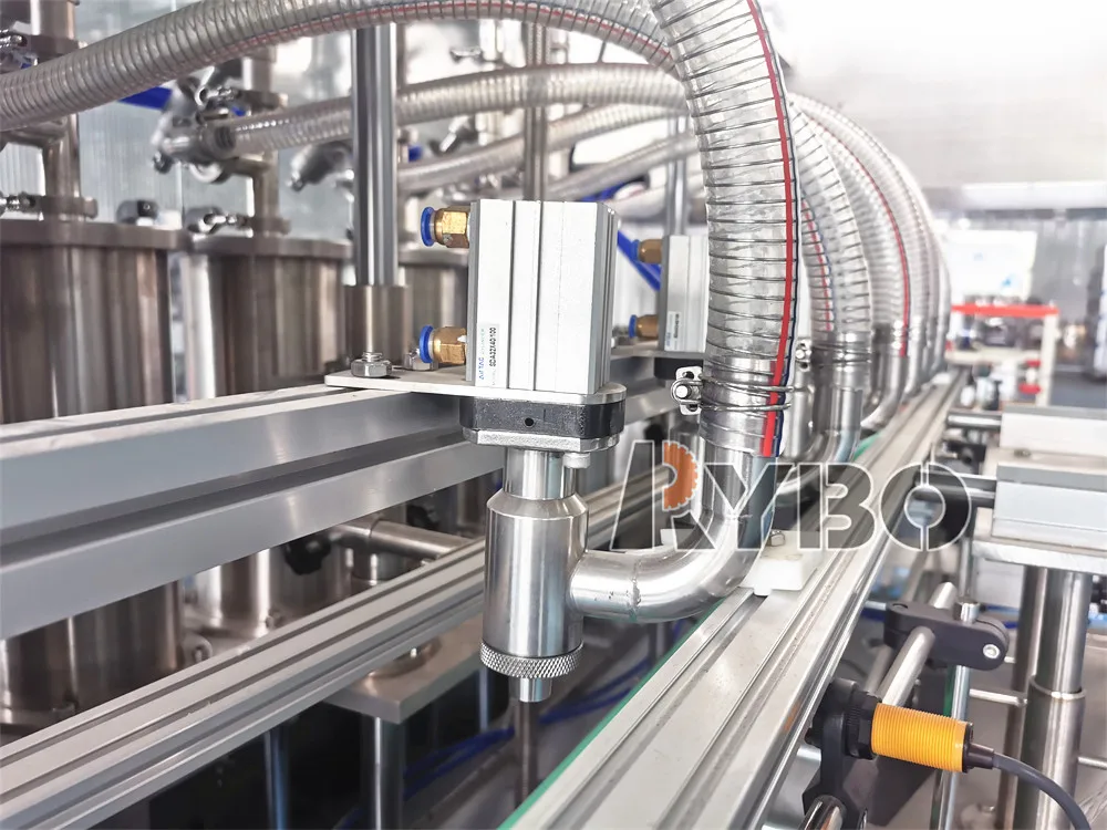 Small Automatic Fruit Juice Oil Normal Saline Solution Filling Machine ...