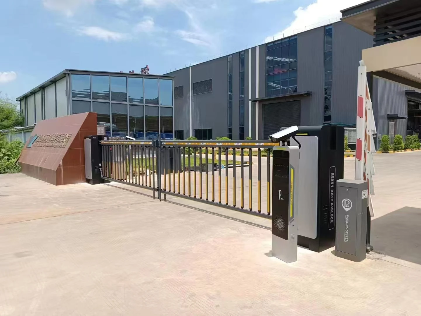 Heavy-Duty Automatic Main Front Gate Robust Sturdy Traffic Arm Barrier ...