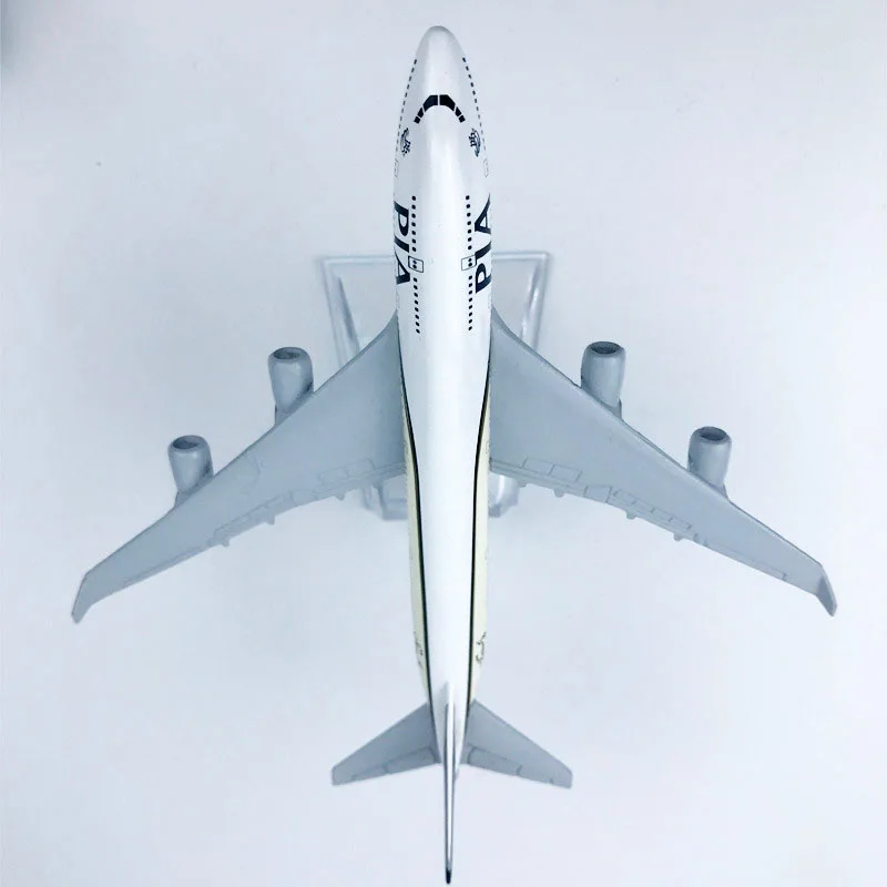 Diecast B747 PIA Airplane Model - Perfect for Collections