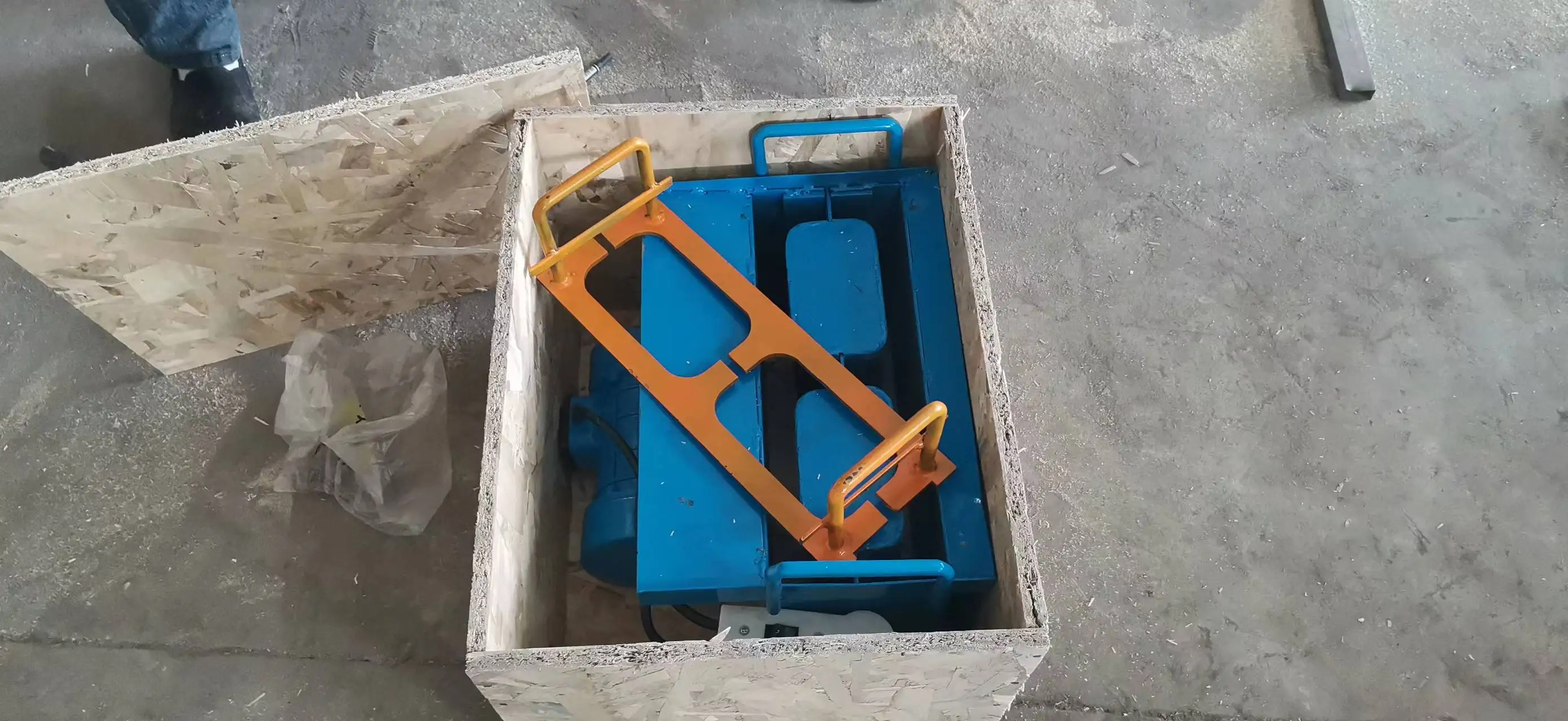 Alibaba.com: Hollow Interlocking CLC Brick Mold, Metal Cement Cellular ...