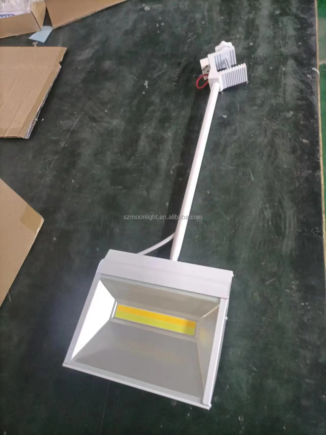 Dimmable Long Arm Spotlights for Exhibition Booths - 20W, 30W, 70W LED ...