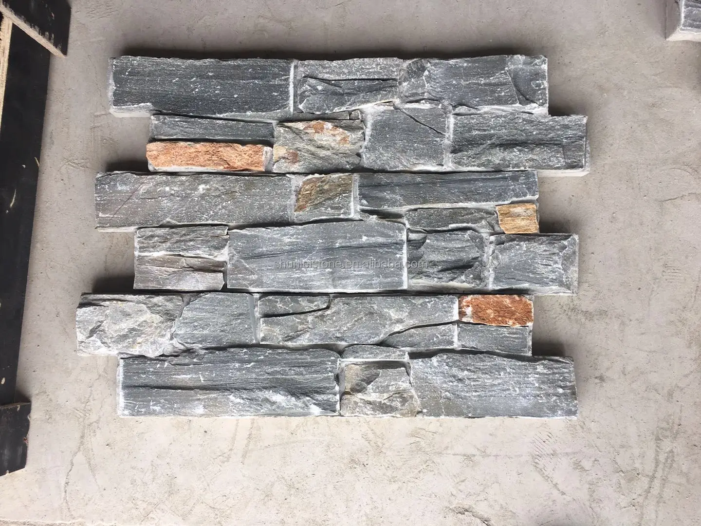Outdoor Natural Green Quartzite Stacked Stone Veneer Panel Wall Cladding