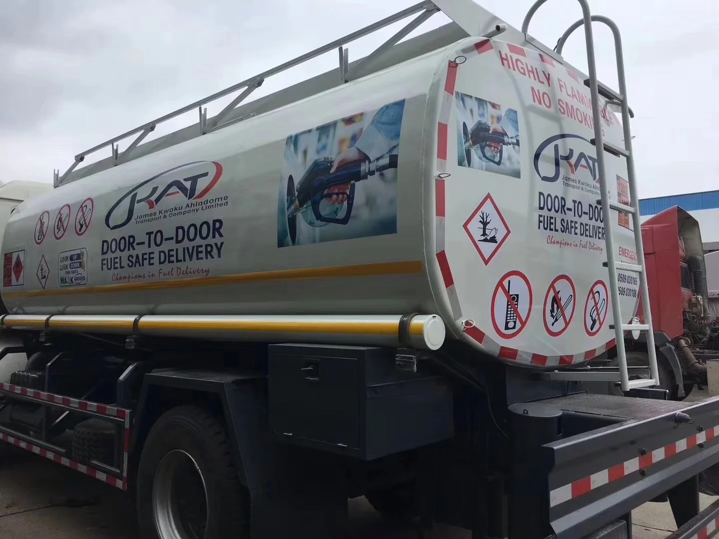 Flammable Liquid Transport Vehicle High-pressure Oil Tank Transport ...