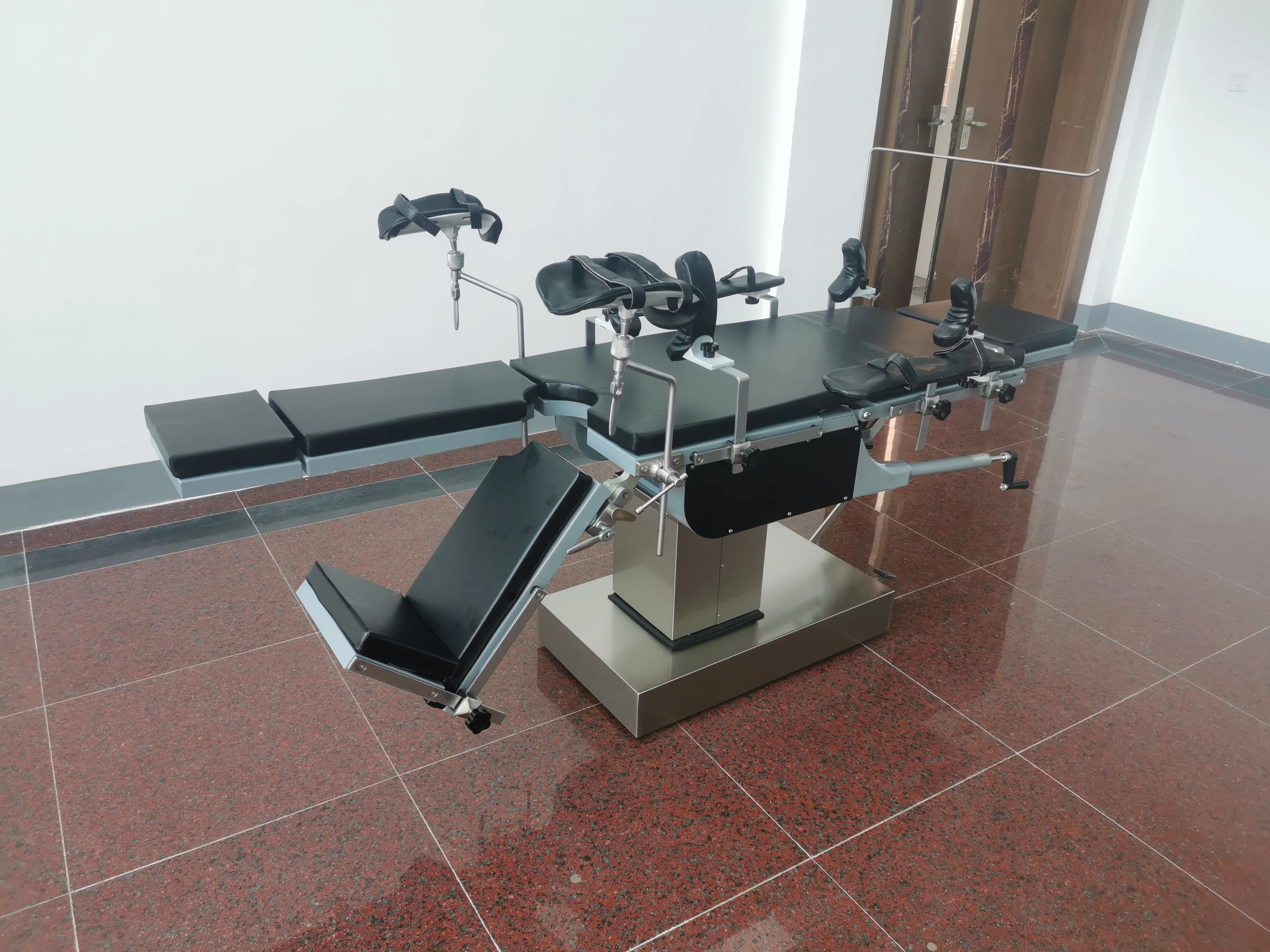 Manual Hydraulic Operation Table - Adjustable & Durable