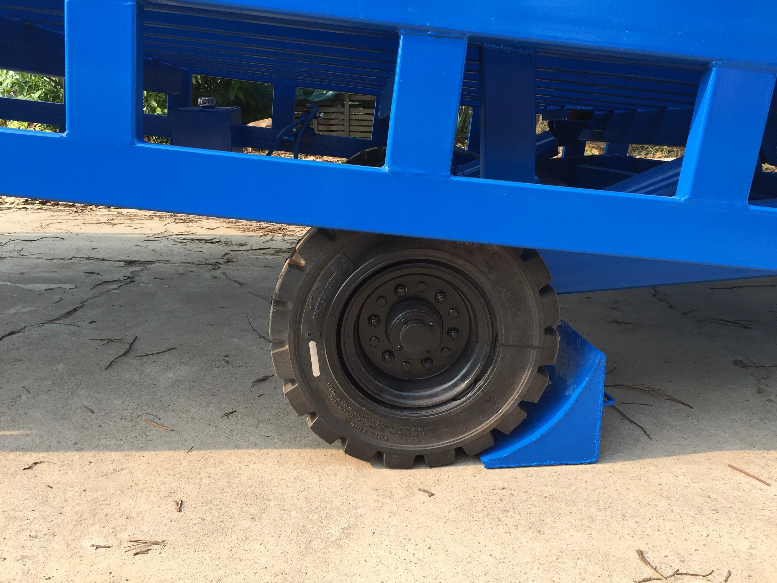 8T, 10T, 15T Movable Dock Leveler - Efficient Cargo Handling