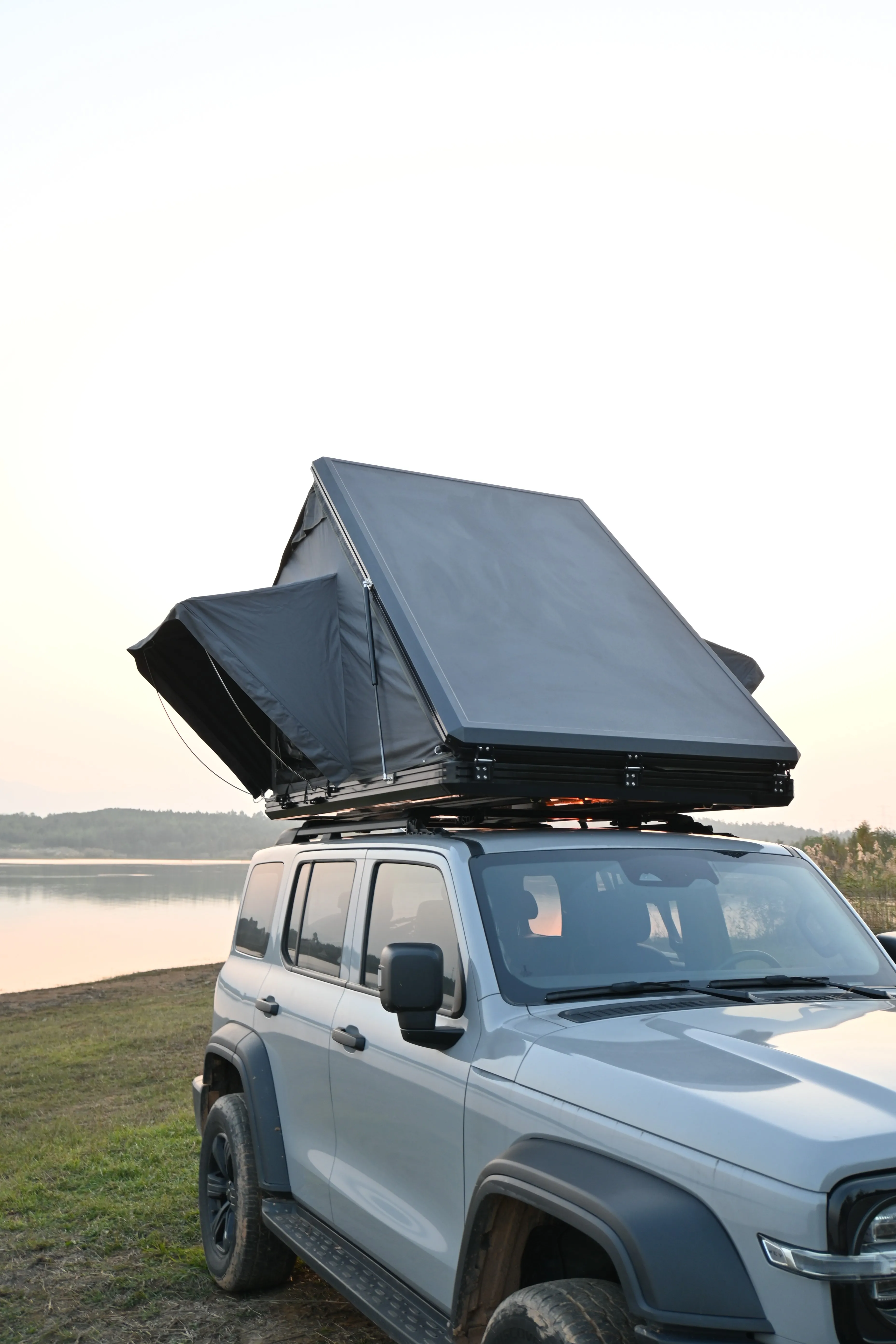 Aluminum Hard Shell Roof Top Tent With Roof Big Space Triangle Shape ...