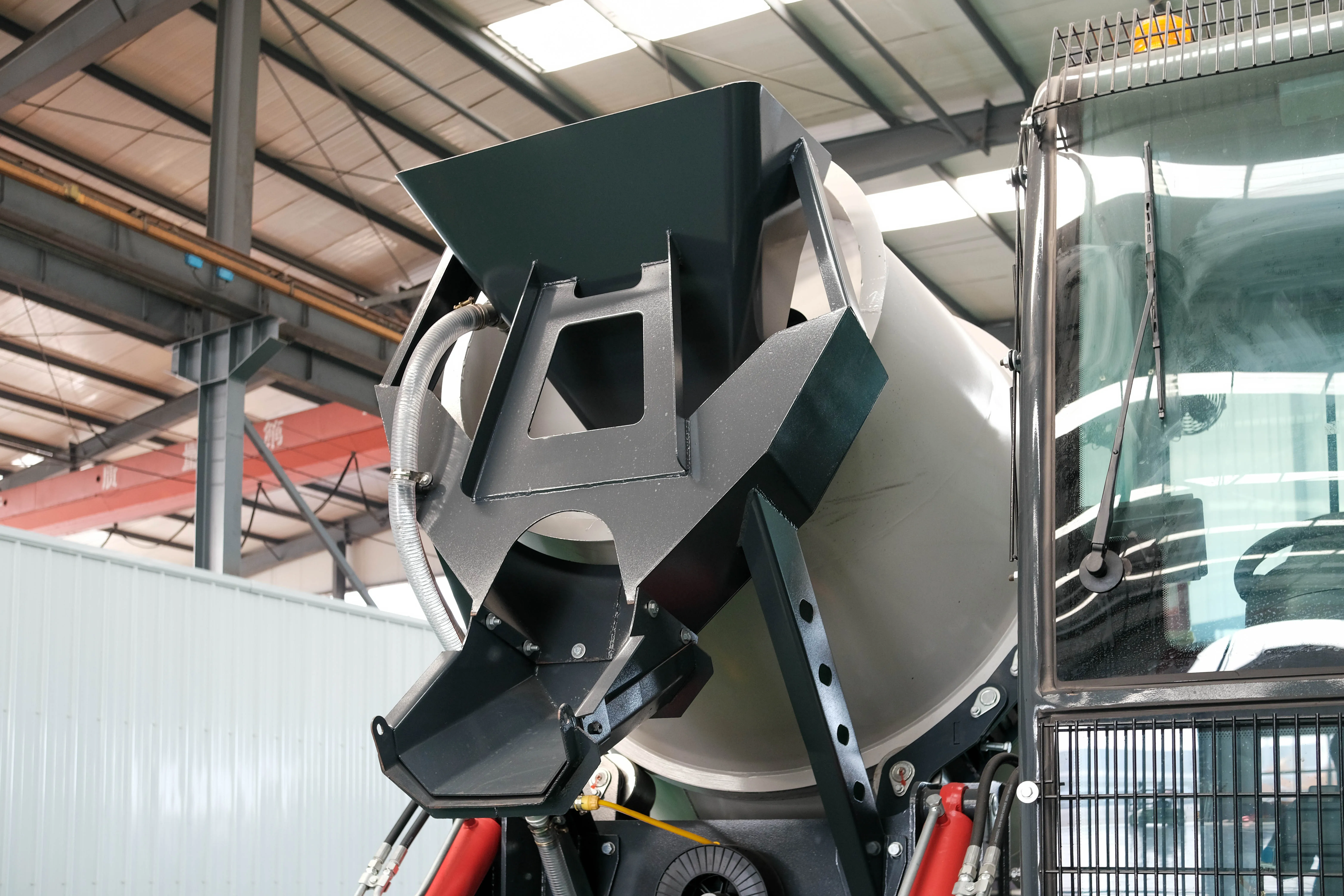 Laigong Self Loading Mobile Mixer Truck Mixer 1.5-4 Cubic Meter