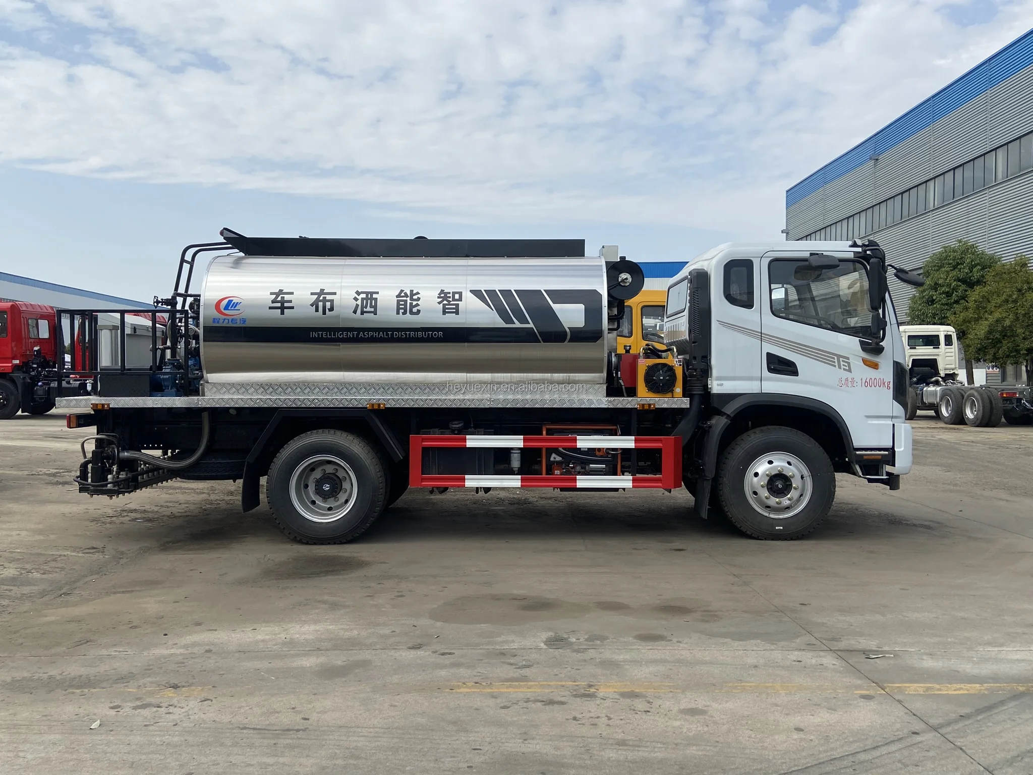 Dongfeng 4x2 Asphalt Distributor 5000 Liters Bitumen Sprayer Tar Truck ...