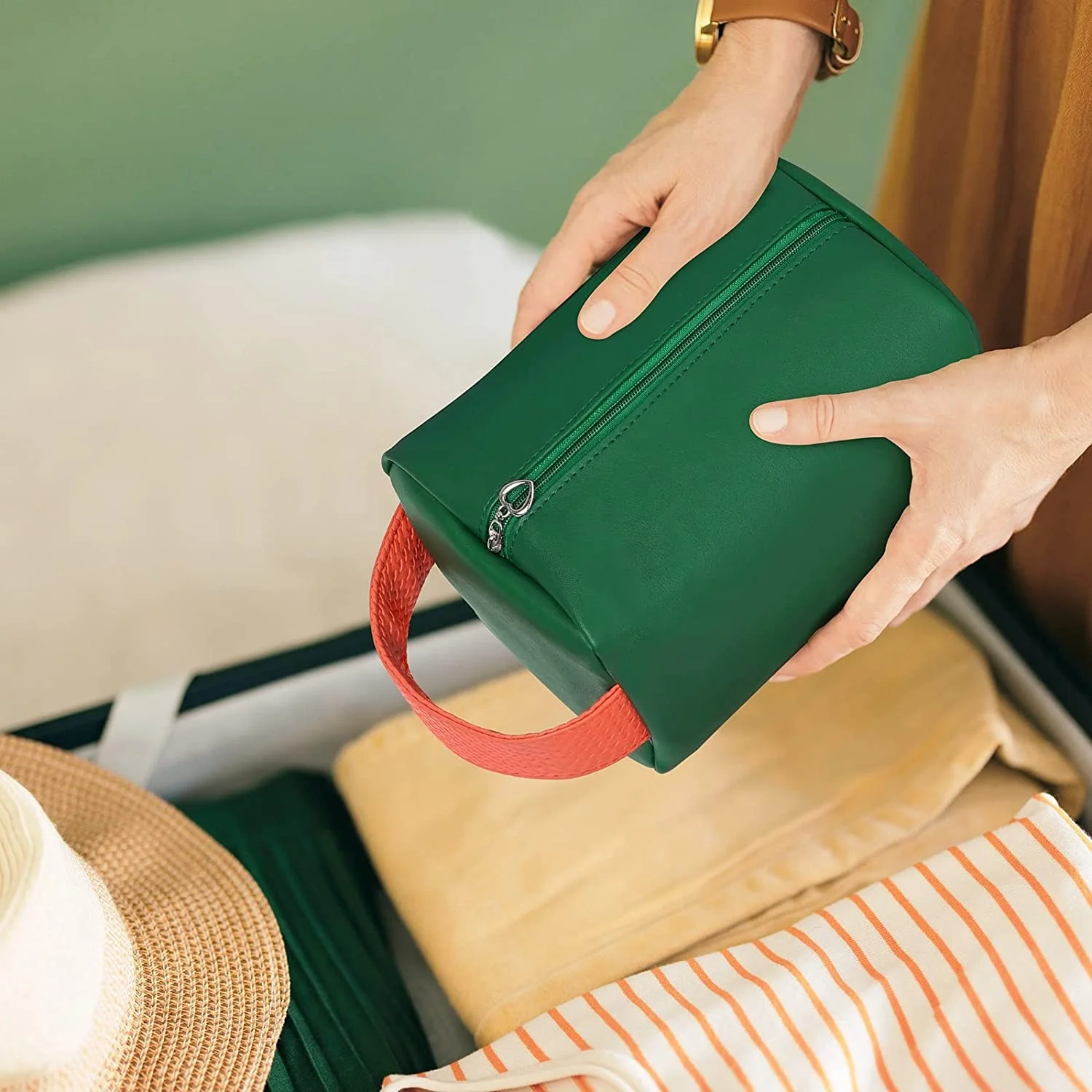 Portable Recycled Leather Small Makeup Bag Waterproof Makeup Pouch With