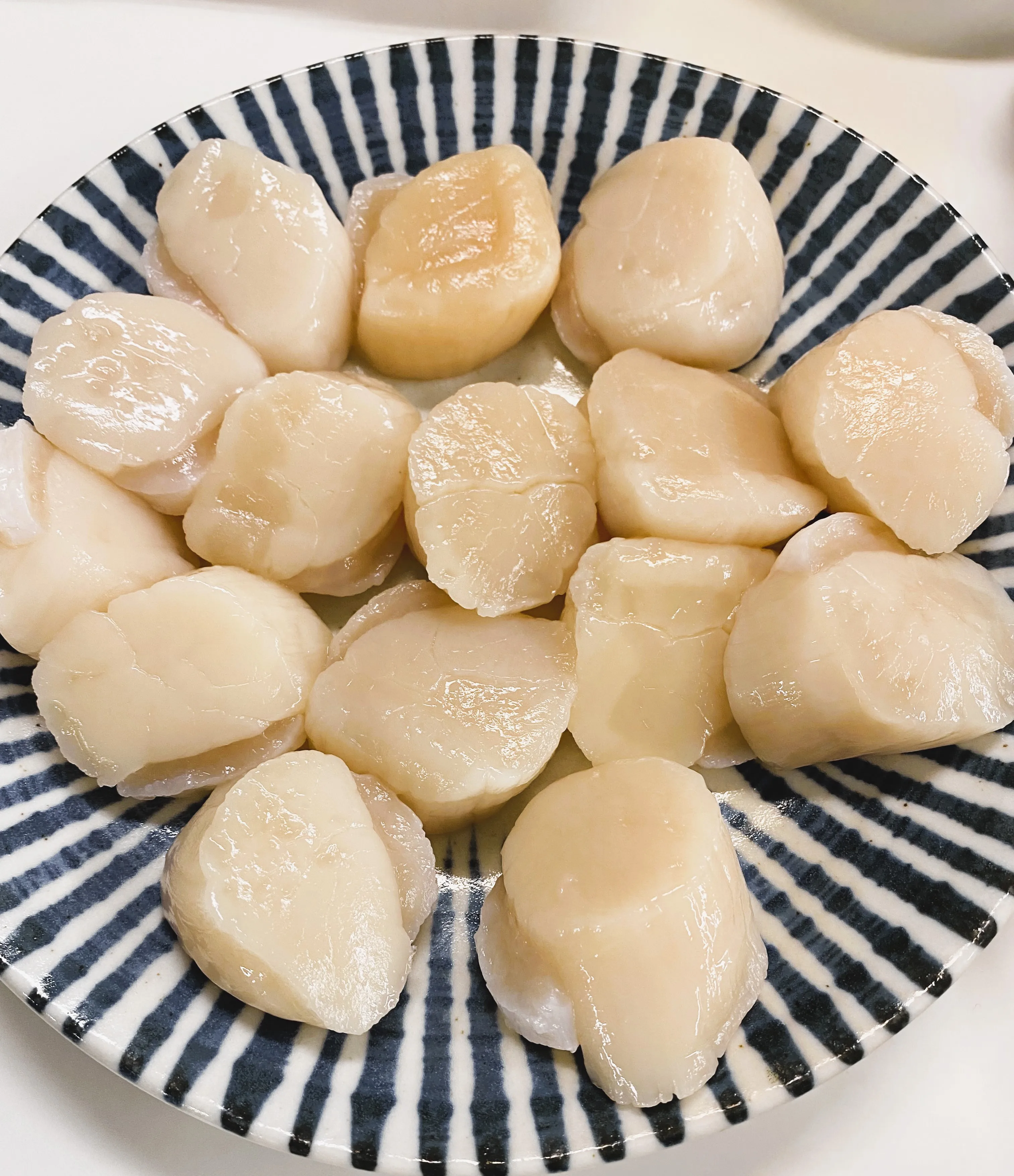 Frozen Scallop (with Shell Half Shell Scallop Meat) - Buy Frozen ...