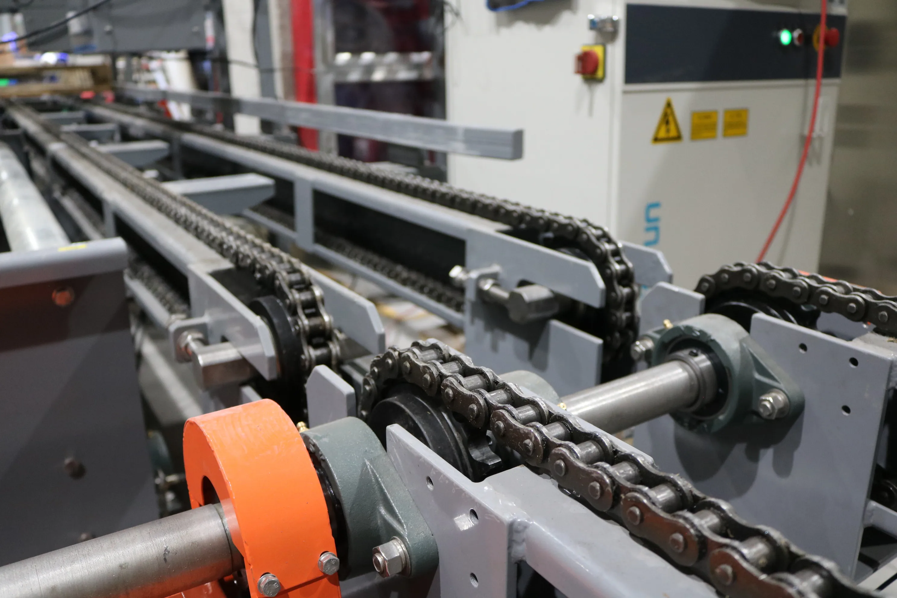 Customized Heavy Duty Motorized Chain Conveyor Pallet Transfer Conveyor ...