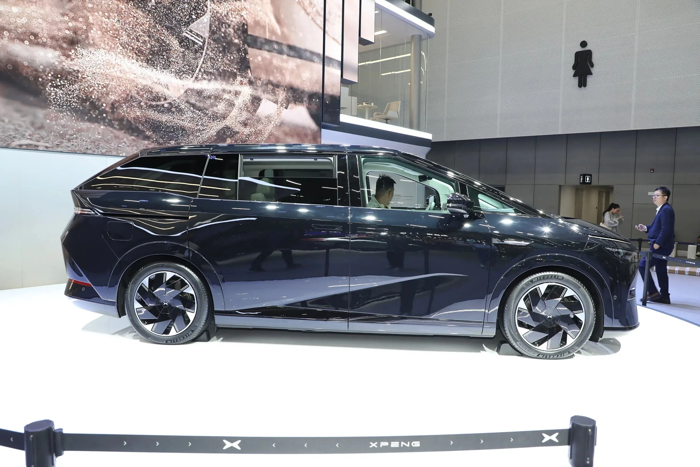 Pre-sale New Electric Car Xiaopeng X9 2023 200km High Speed 4wd Fwd 7-seat Luxury Mpv New Energy ...