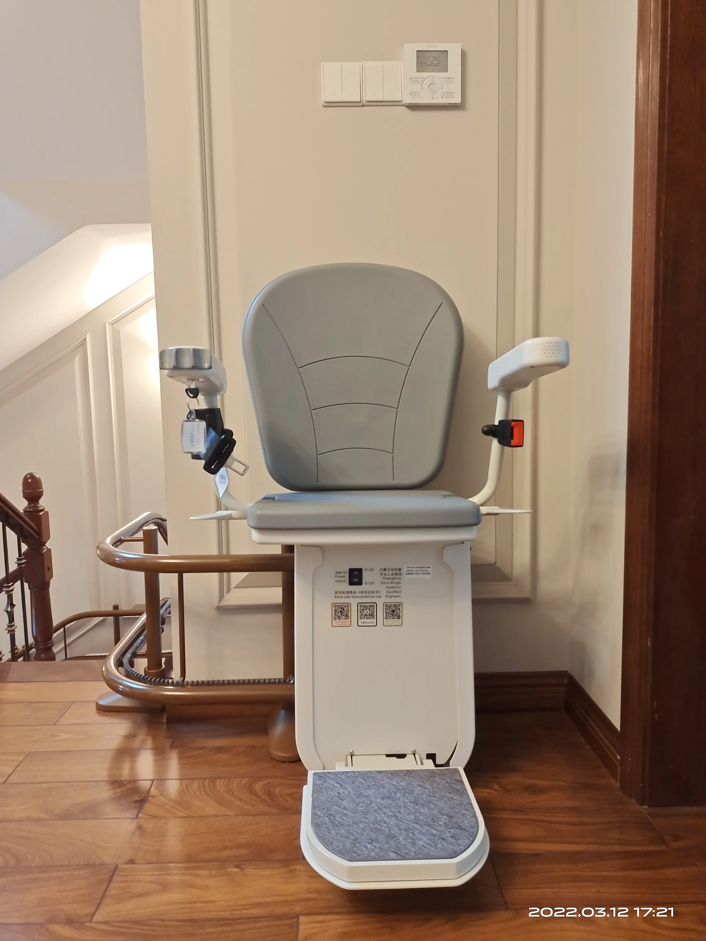 Stable Wireless Remote Control Foldable Curve Stairlift For The Elderly ...