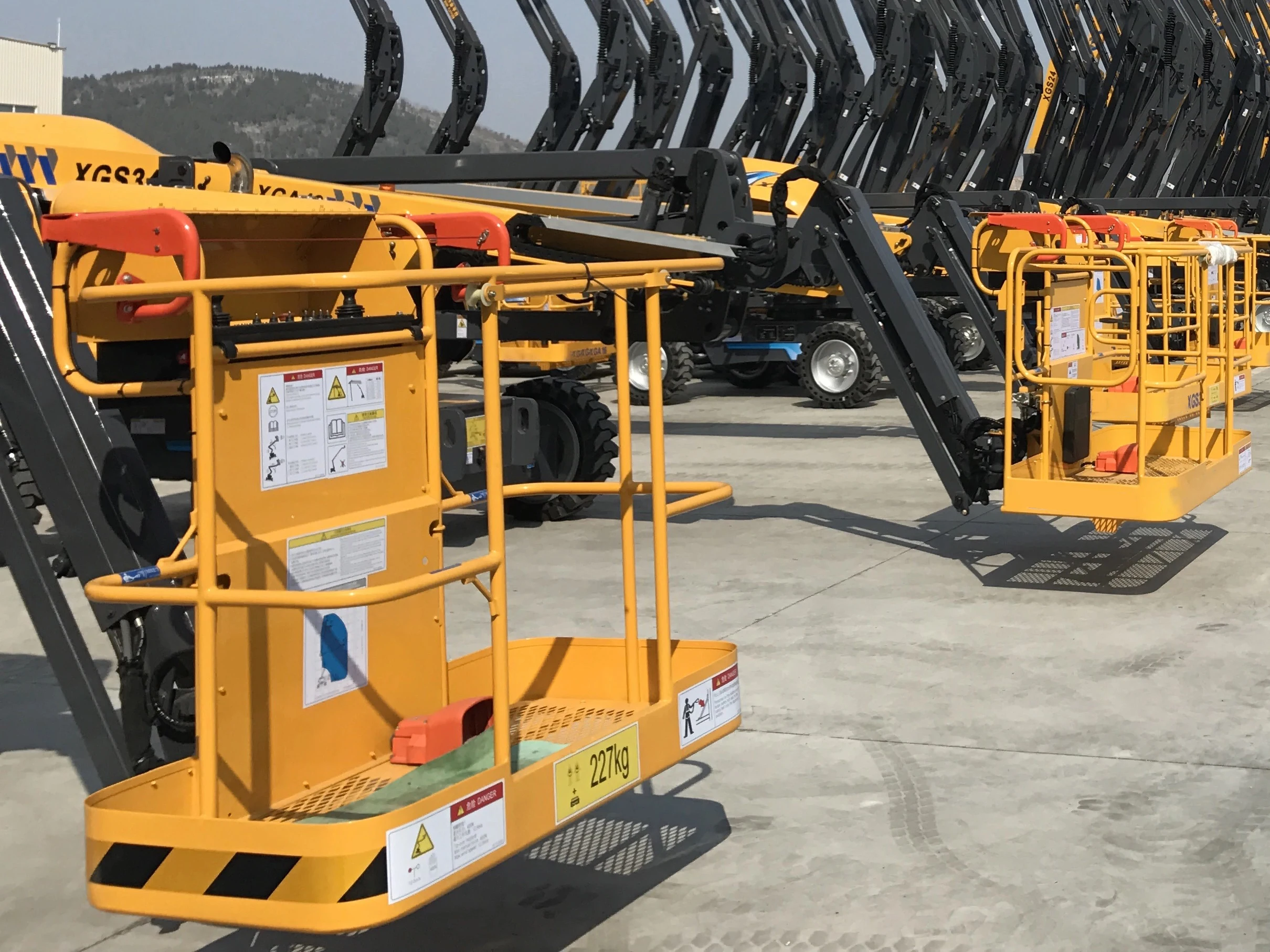 K- Series 22m Mobile Elevating Work Platform Xgs22k - Buy Work Platform ...