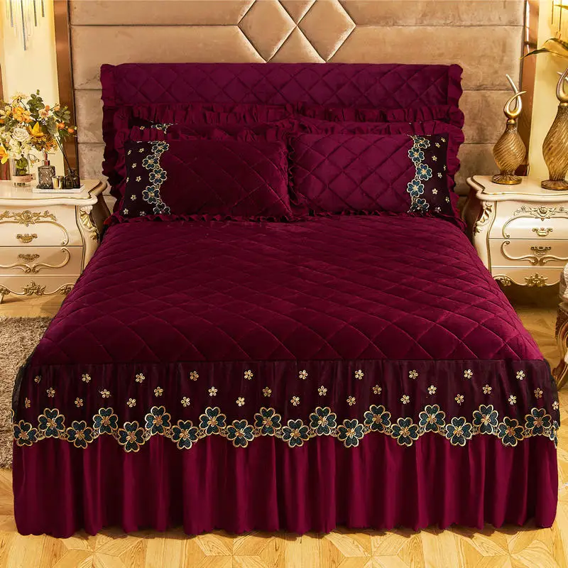 American Style Red Velvet Cotton Embroidered Quilted Bed Covers For Bridal Room Embroidery ...