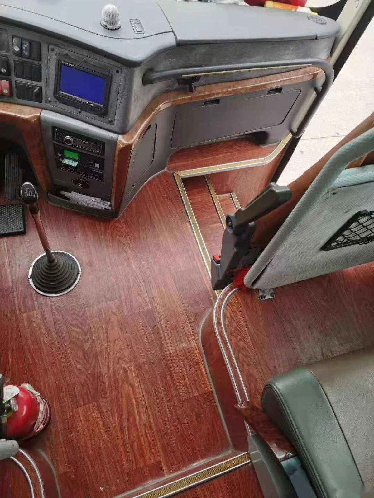 Second Hand 47 Seater Diesel Engine Coach 2 Doors Yutong Bus Price With ...