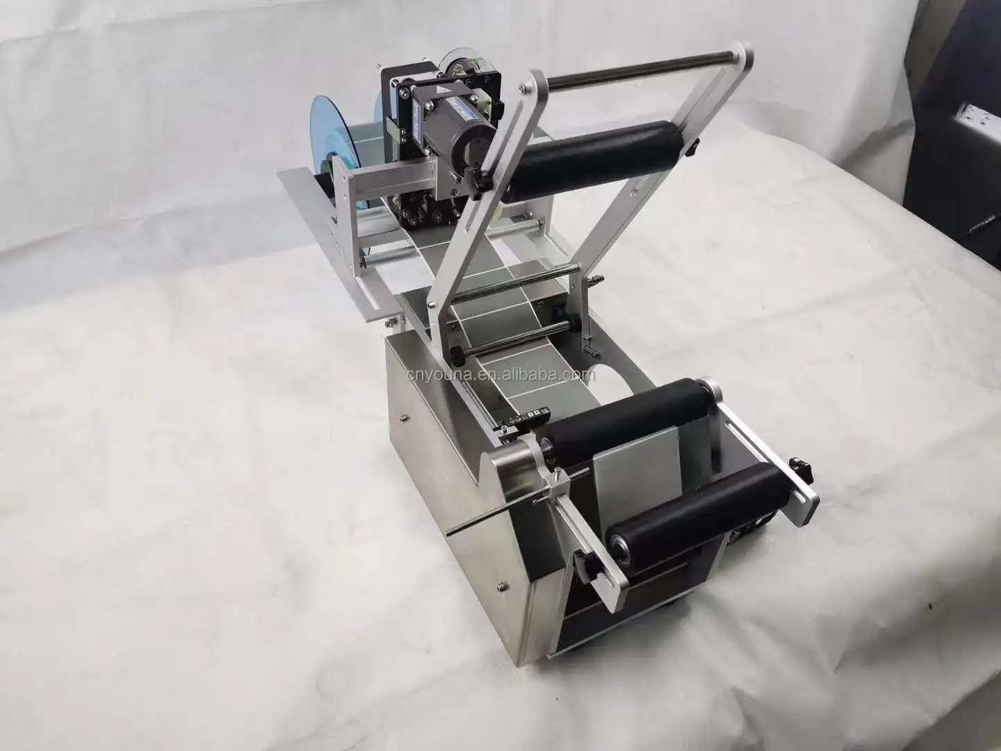 Manual Round Bottle Labeler With Date Printer & Oem For Bottles