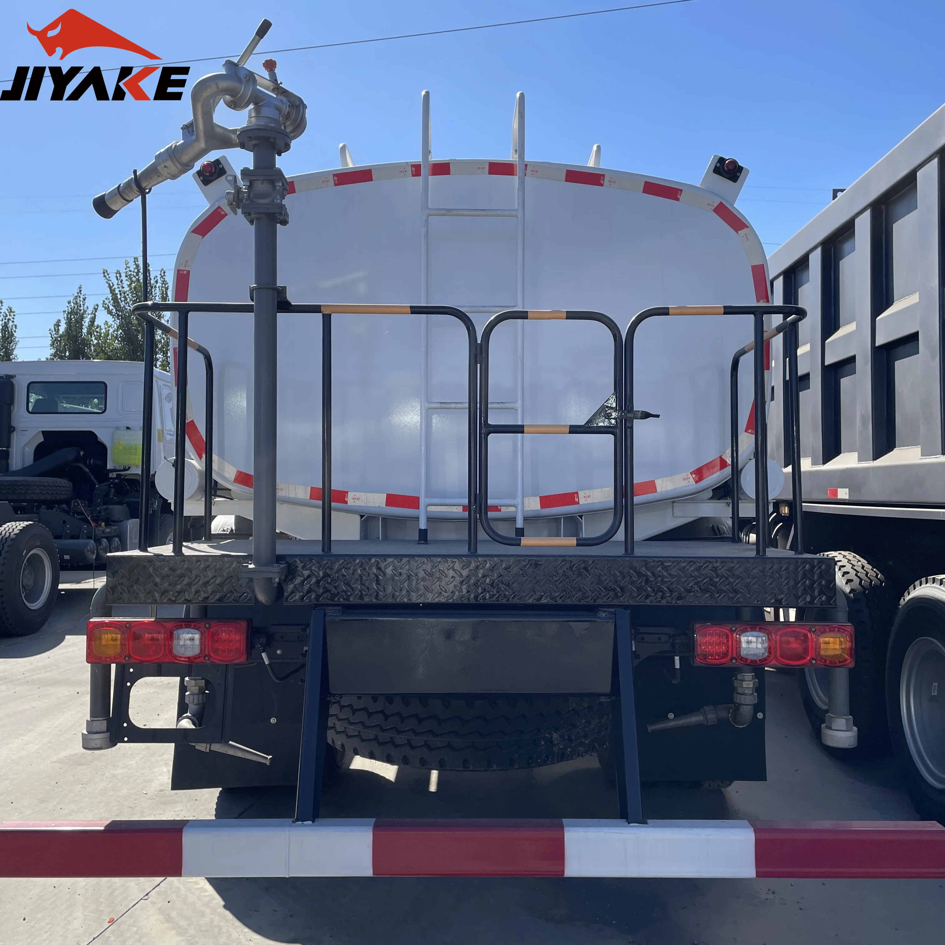 Sinotruk HOWO Shacman Heavy Road Carbon Steel Sprinkler Sanitation ...