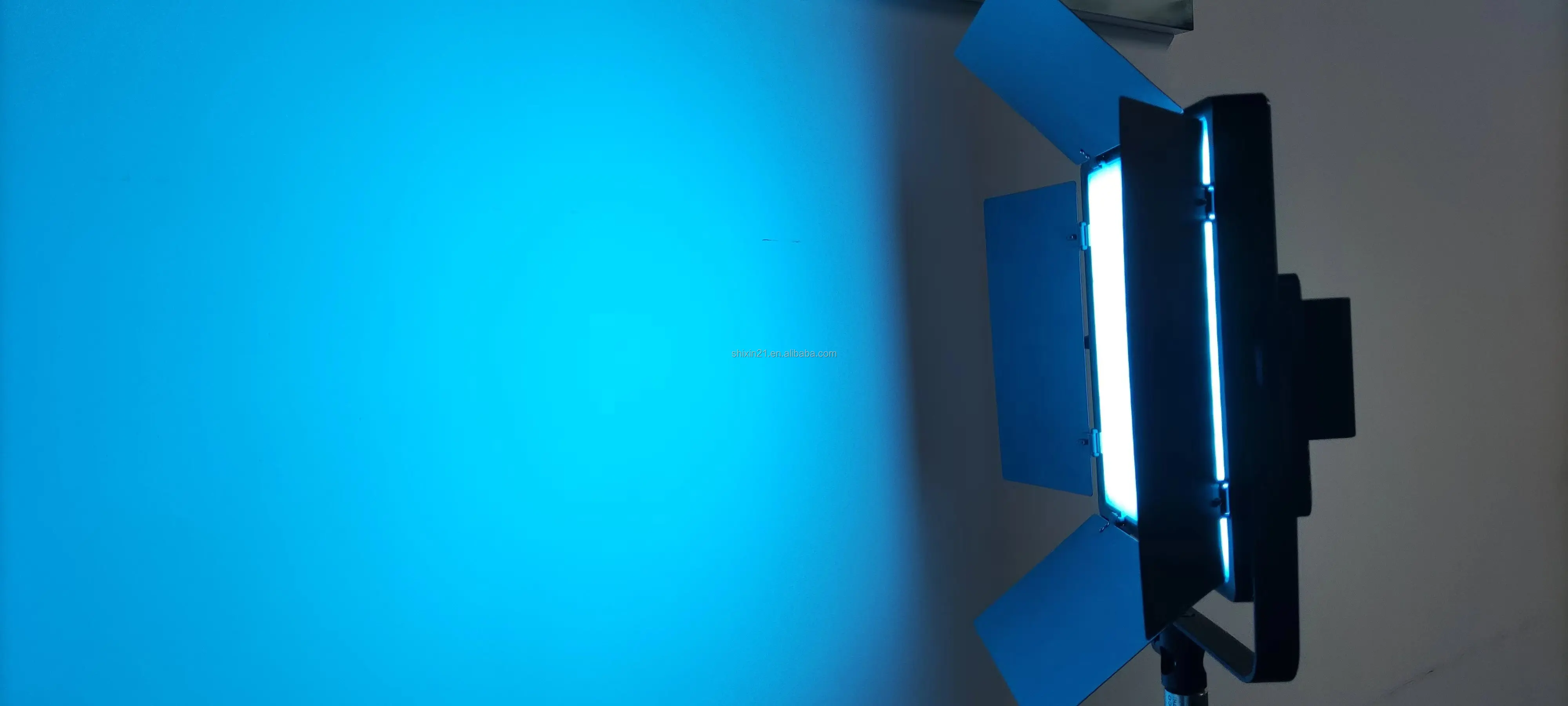 Pro Led 900 - Advanced Lighting for Photography & Video