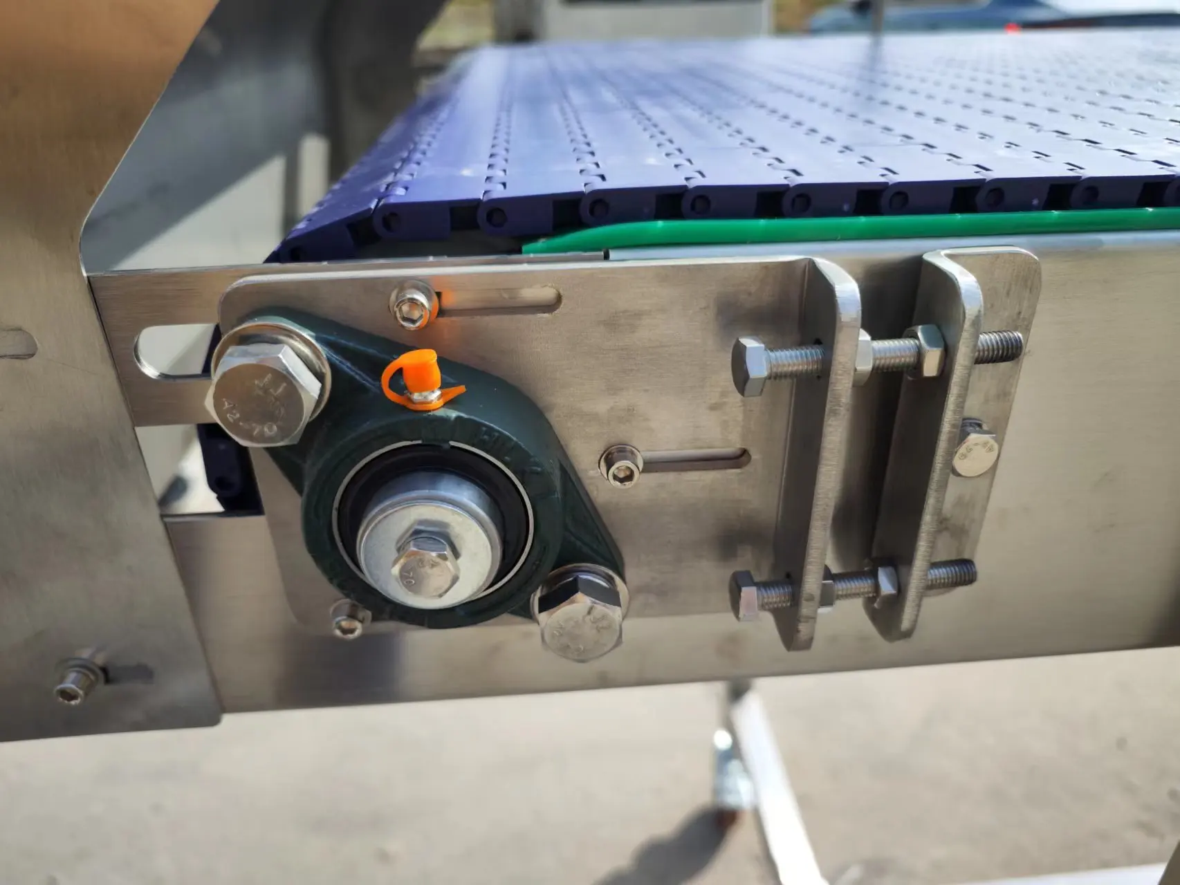 Automatic Plastic Flat Top Modular Belt Conveyor With Flight for PET ...