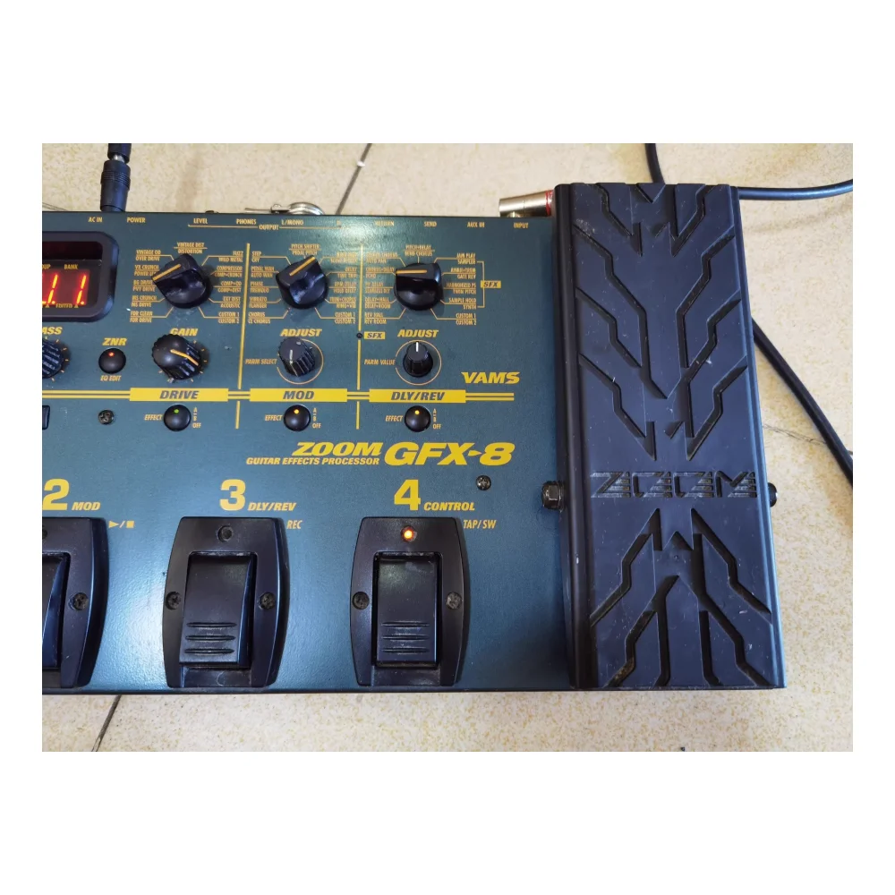 Jelo Second-Hand Zoom GFX-8 Multi-Effects Pedal 85% NEW