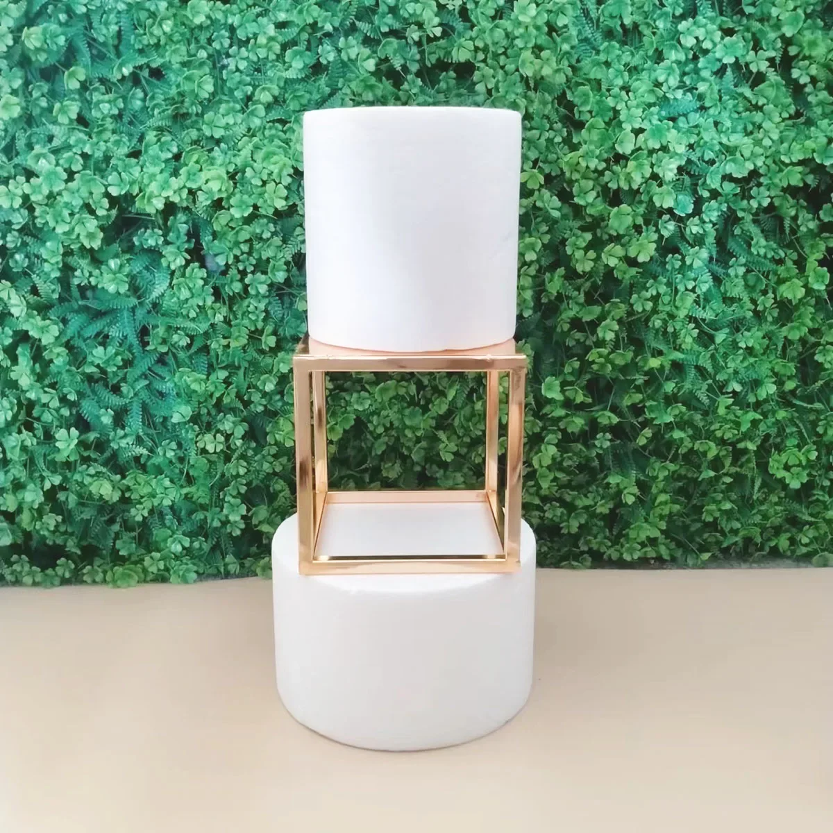 Metal Round and Square Gold Floating Cake Separator Stand