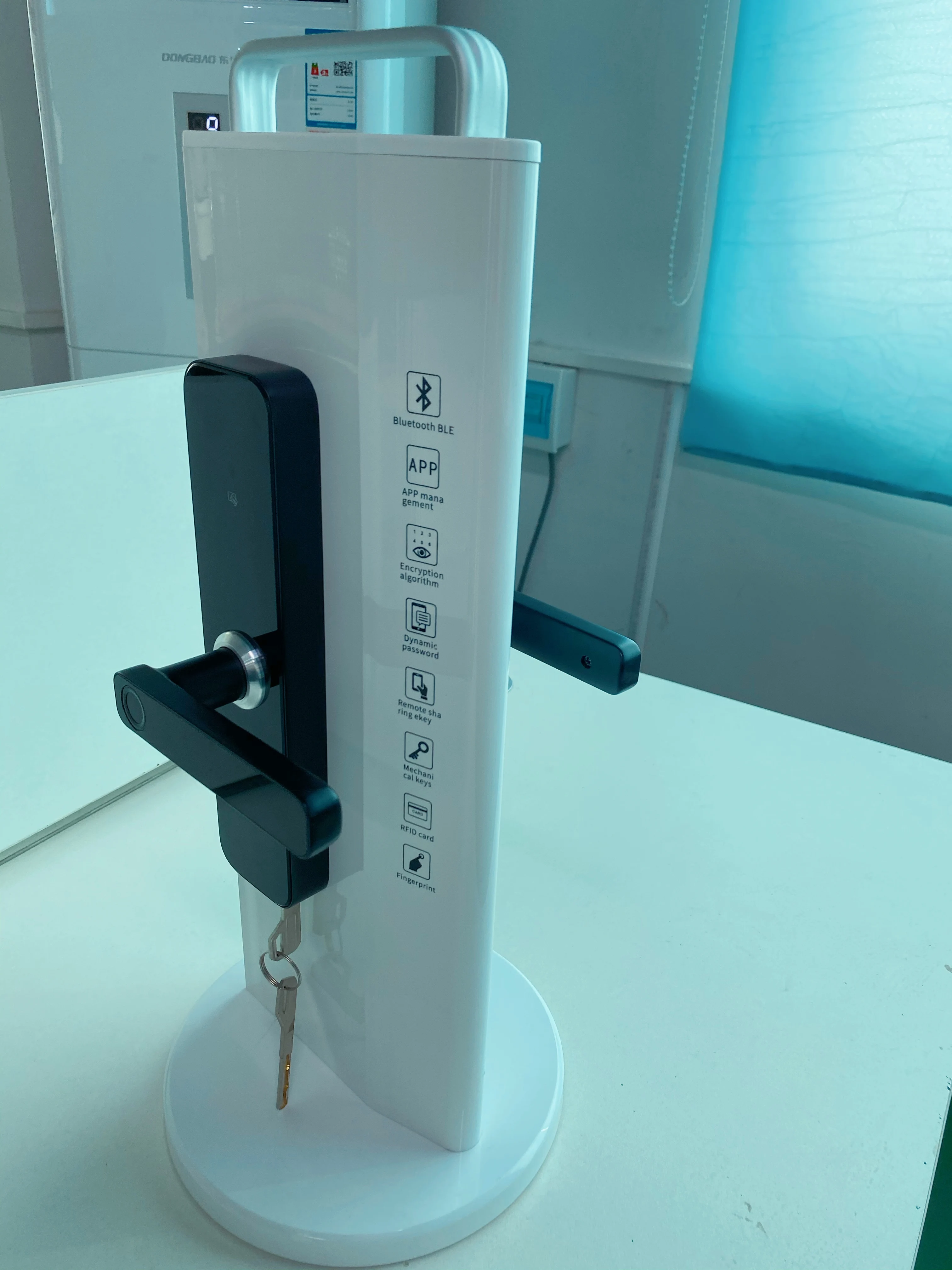 Smart Fingerprint Door Lock Display Stand - DOUBWIN