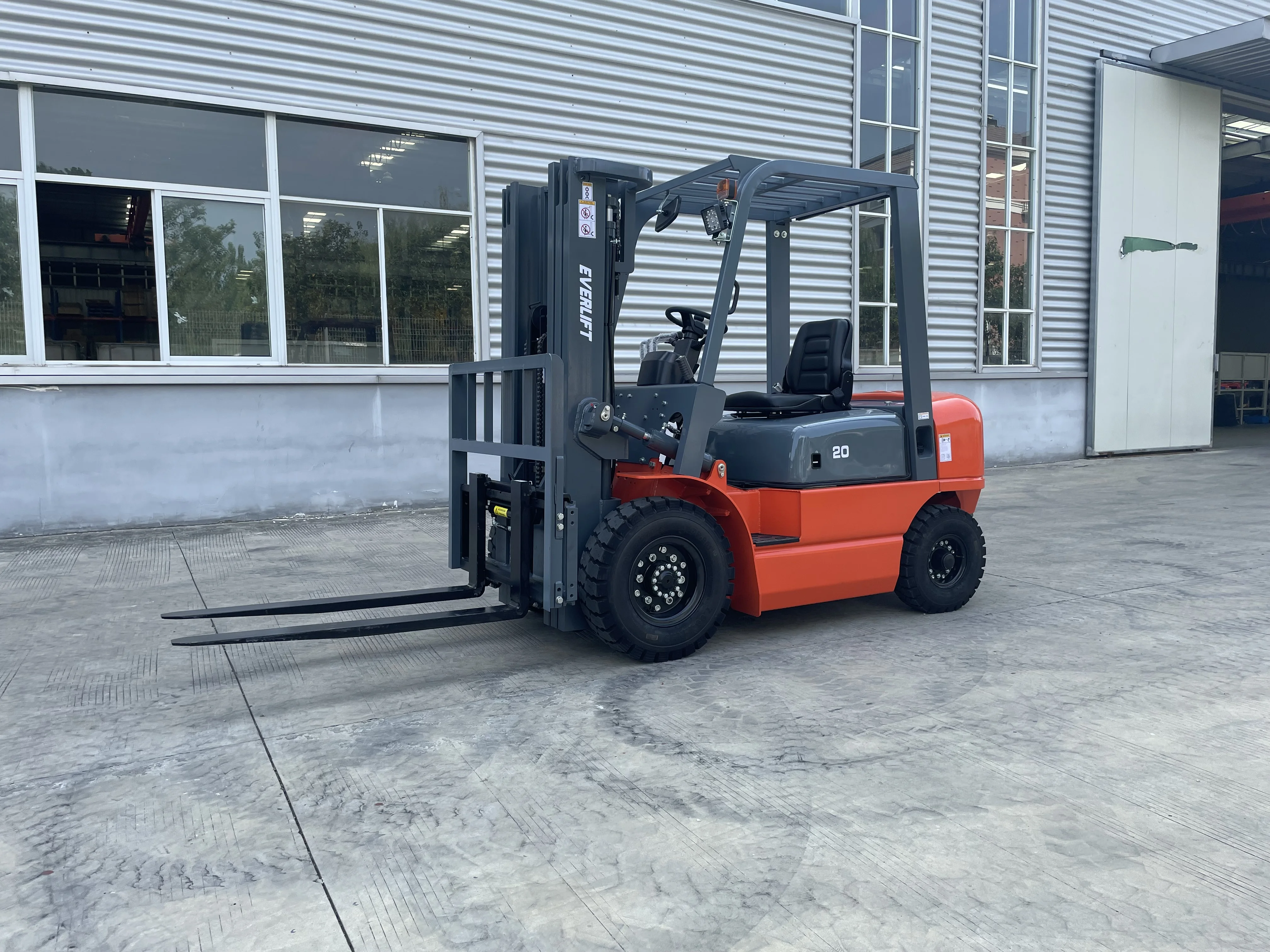 4 Wheels Automatic Diesel Forklift Mini Small Hydraulic Diesel Forklift ...