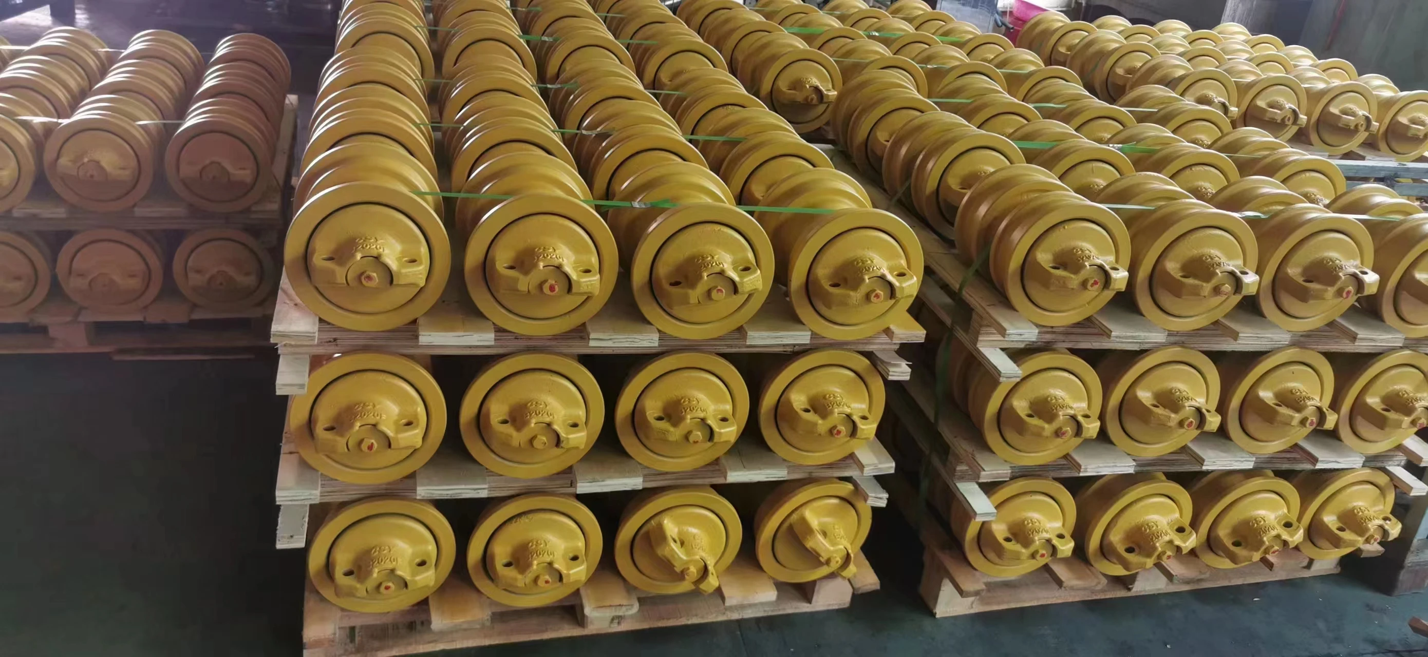 Bulldozer Excavator Construction Digger Undercarriage Idler Bottom Part ...