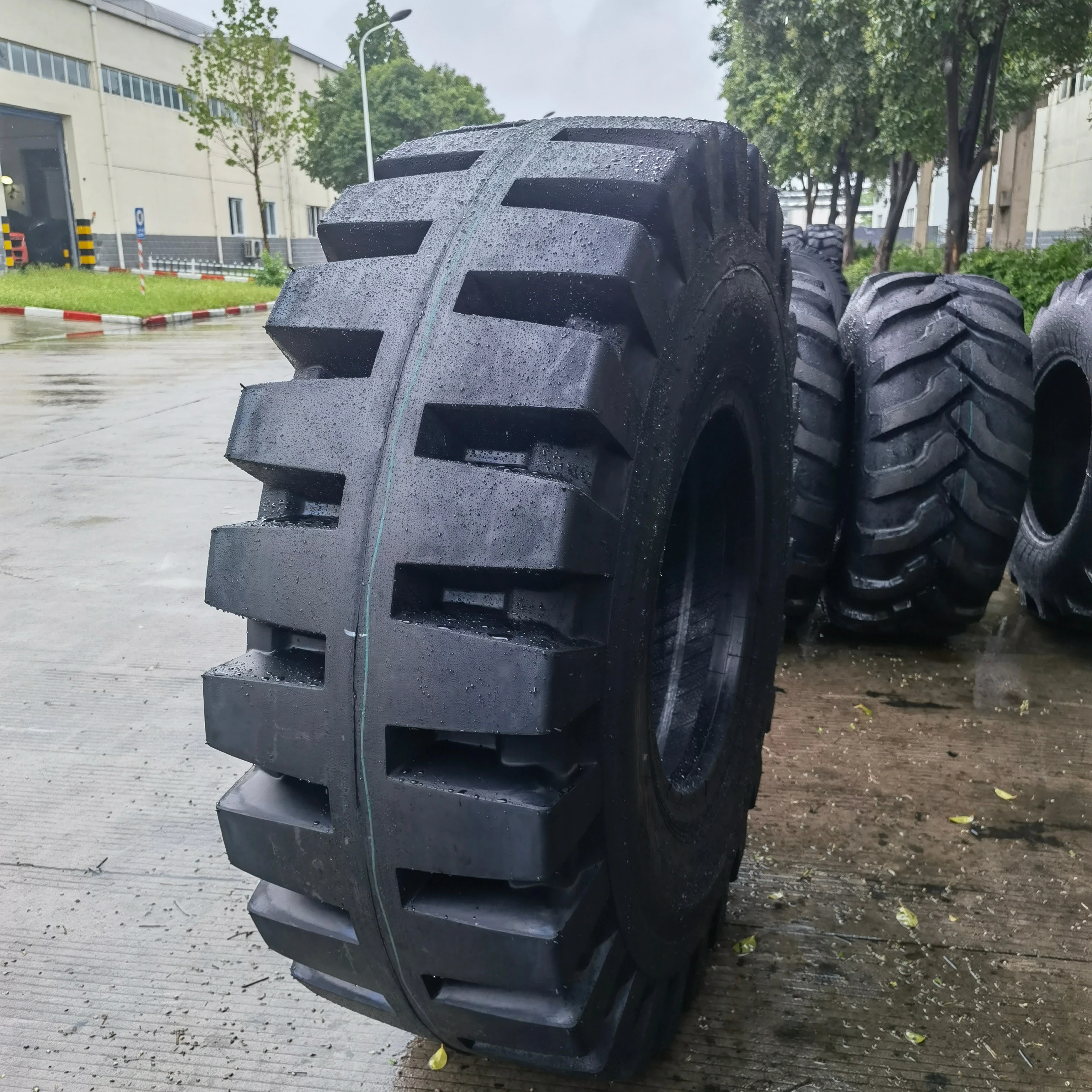 Giant Wheel Tire Inflatable Agricultural Mining Excavator Trucks Tyres ...