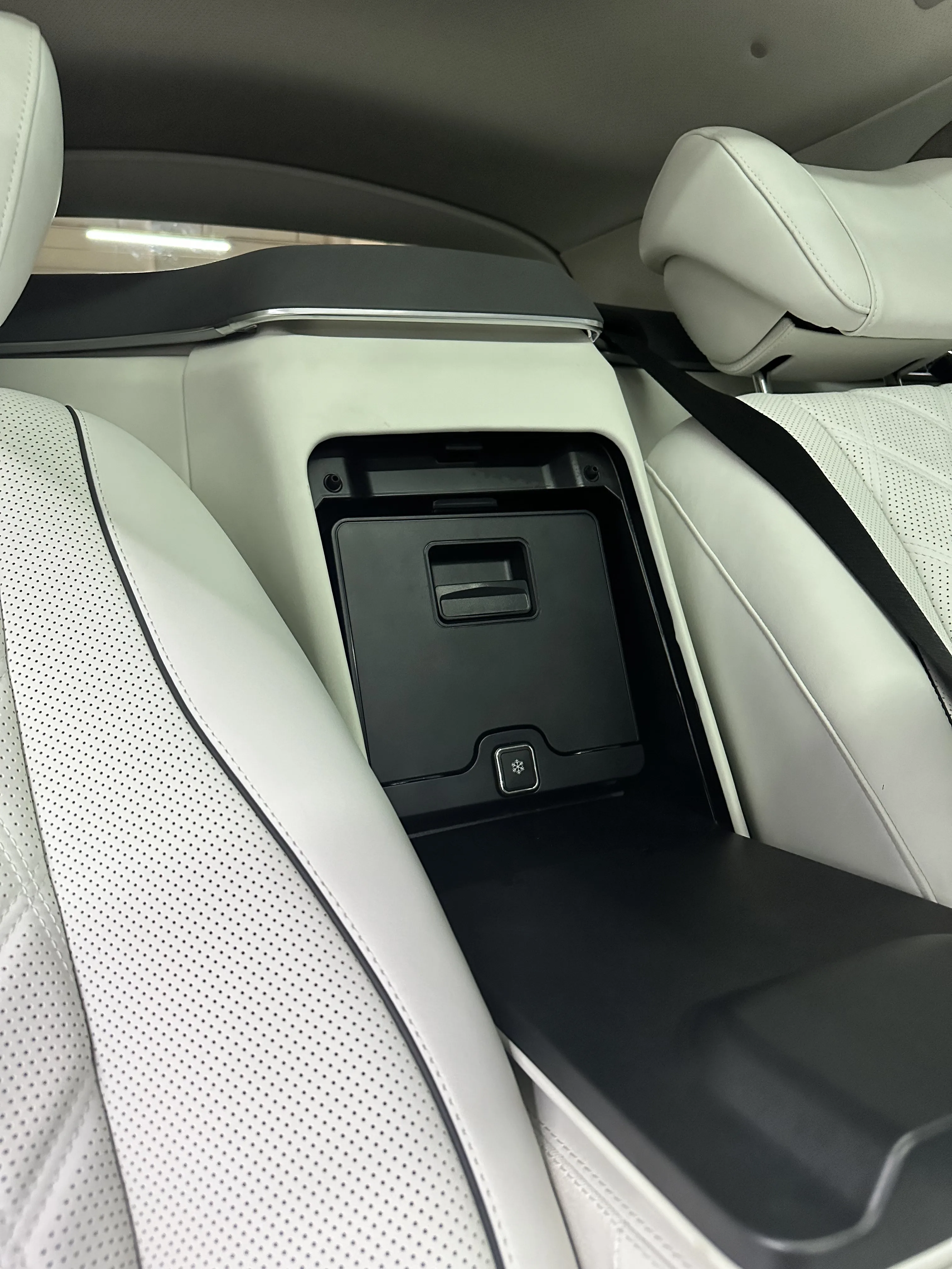 Mercedes Benz W167 S-Class Maybach Console Fridge DC12/24V 10L