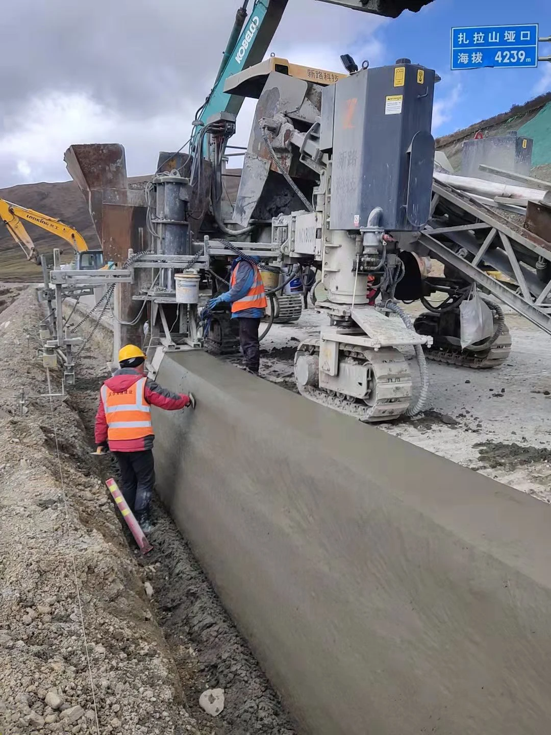 Concrete Multifunctional Slipform Paver Fully Hydraulic Power Drive ...