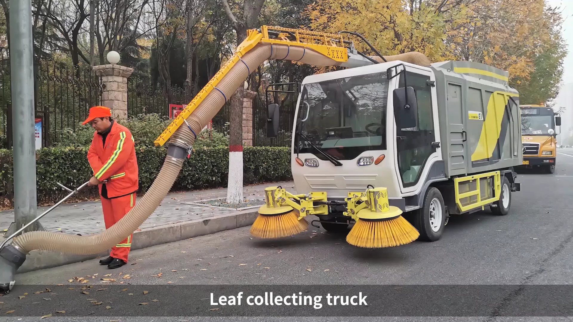 Small Road Litter Collectors & Vacuums Mount Leaf Collection Truck ...