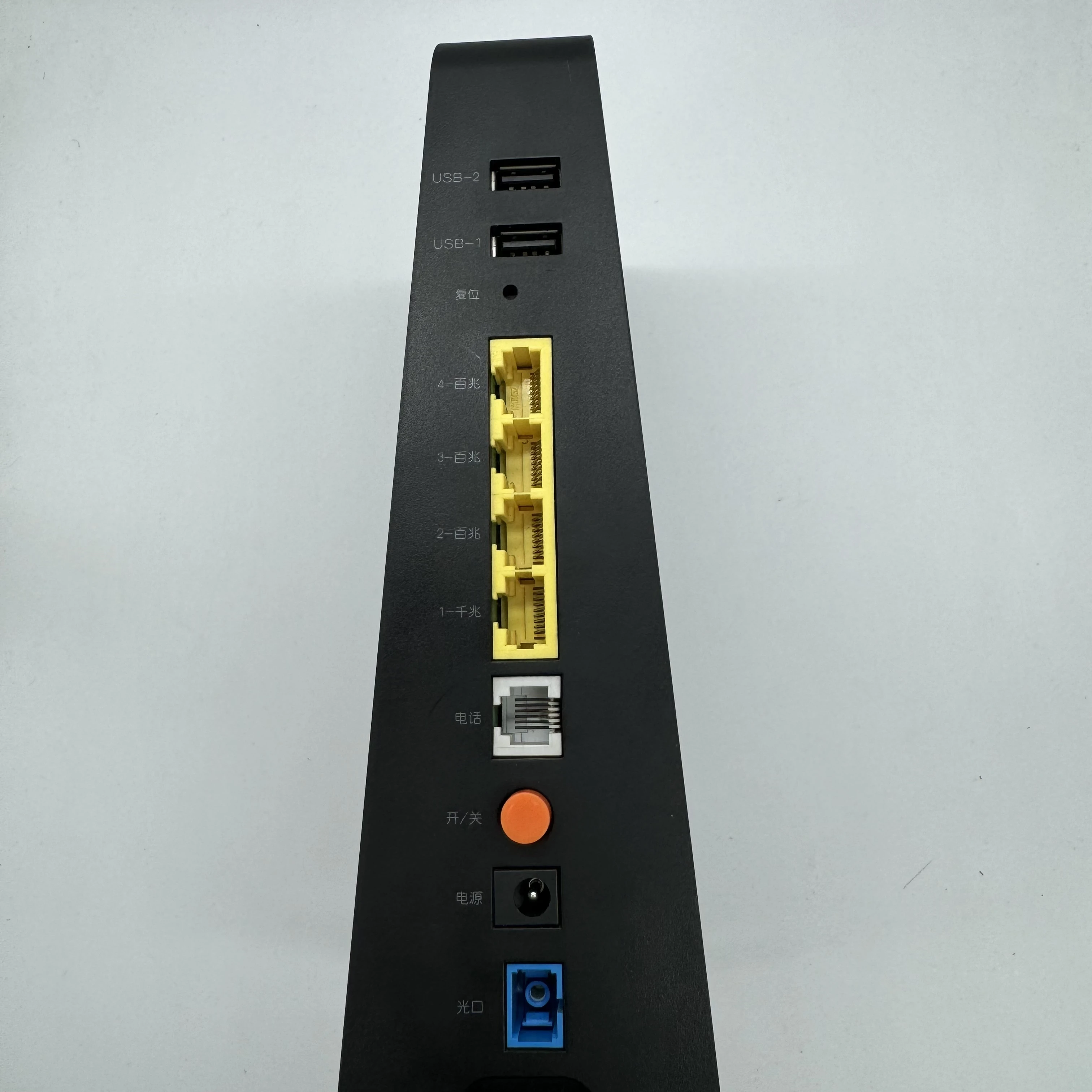 ONU Model CM112Z Xpon 1ge+3fe+1tel+2usb+wifi2.4/5g - Dual Band Router