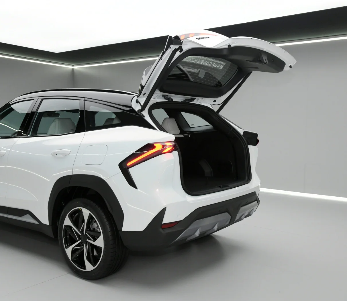 2023 Geely New Version Hybrid Suv With Sunroof Intelligent Cockpit Cltc ...