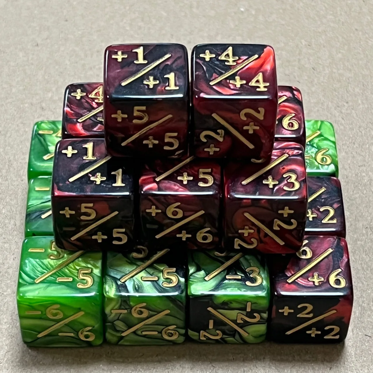 16mm D6 Dice Counters +1/+1 and -1/-1 for Table Games