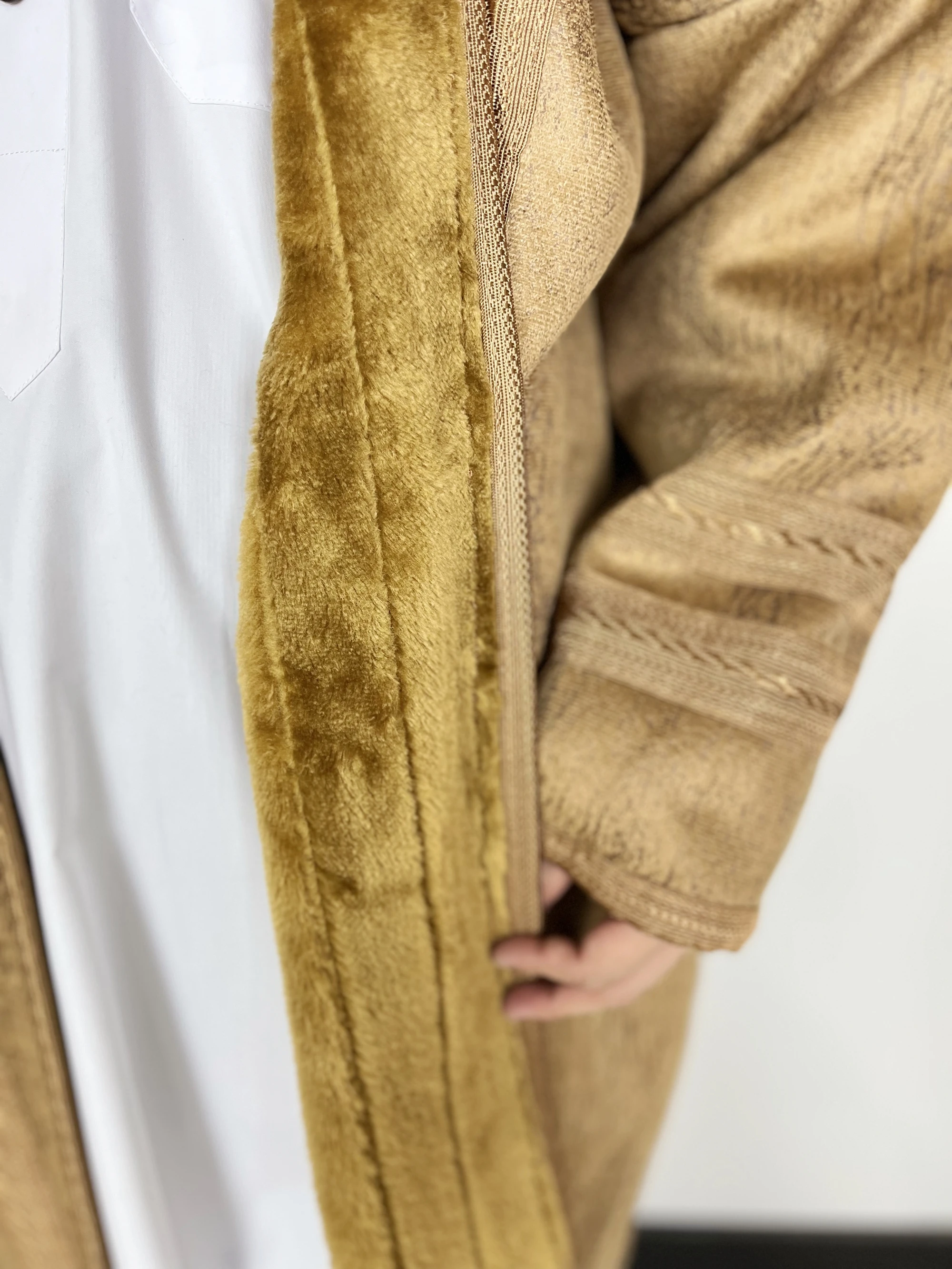 Custom Islamic Saudi Arabian Winter Thick Warm Suede Bisht for Men