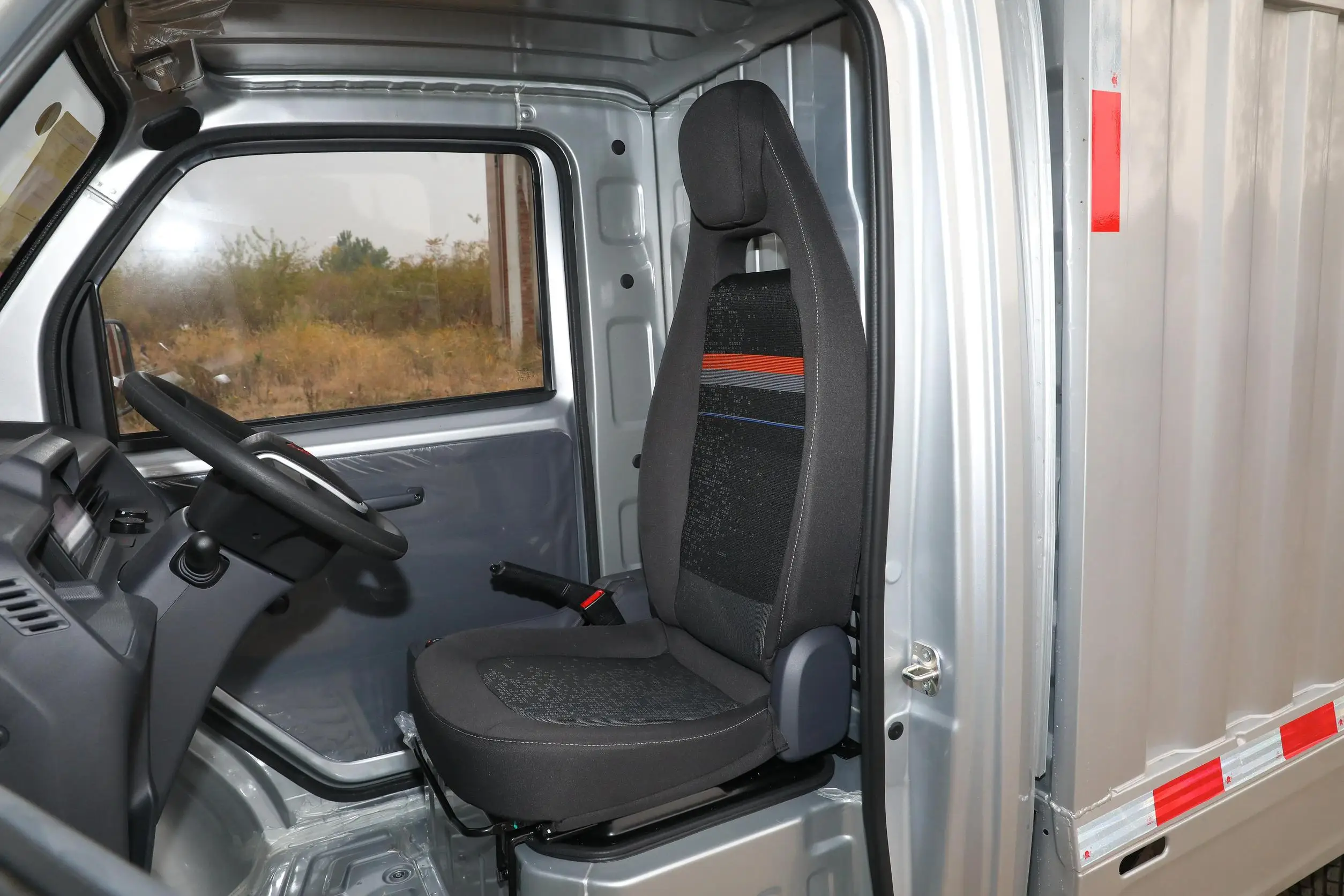 Wuling E10 EV with Cargo Box - Ideal for Delivery in 2023