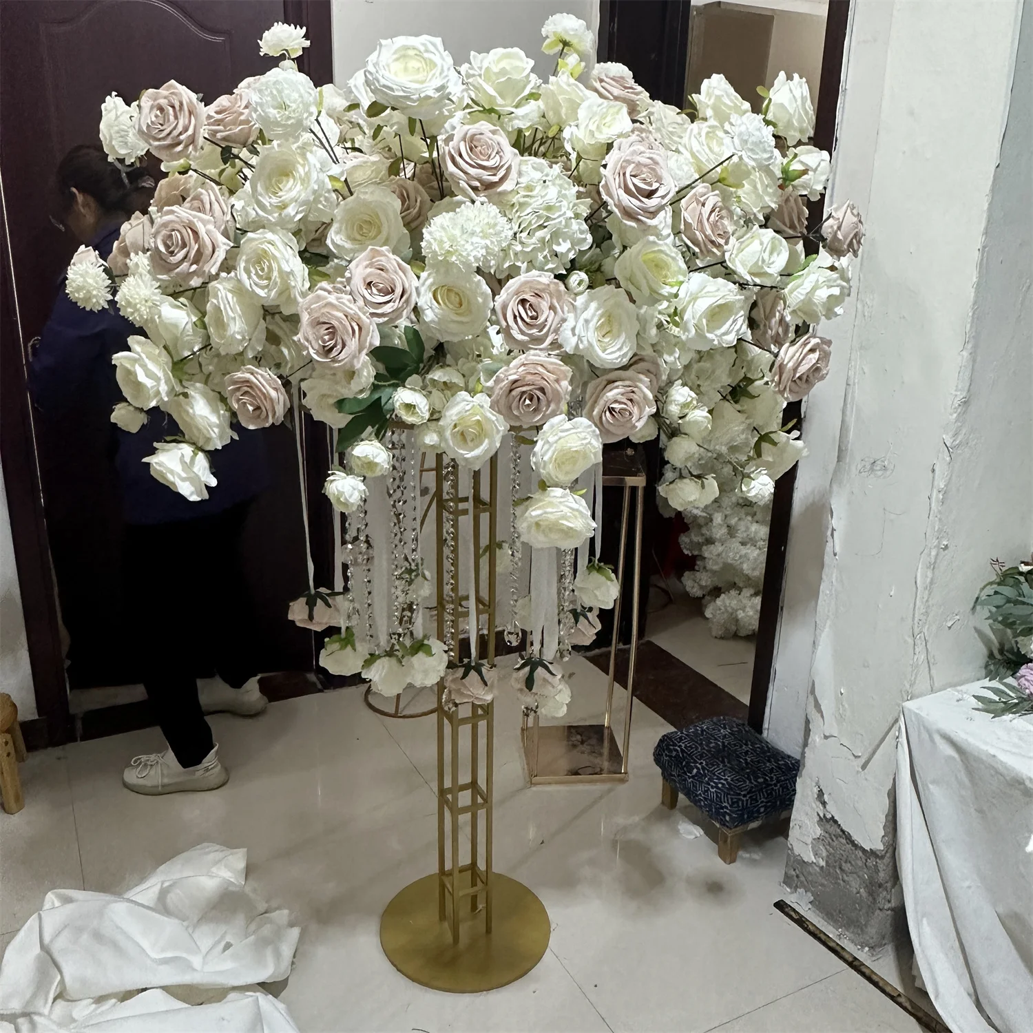 IFG Fancy Big Flowers Ball with Crystal Decoration Wedding Artificial ...