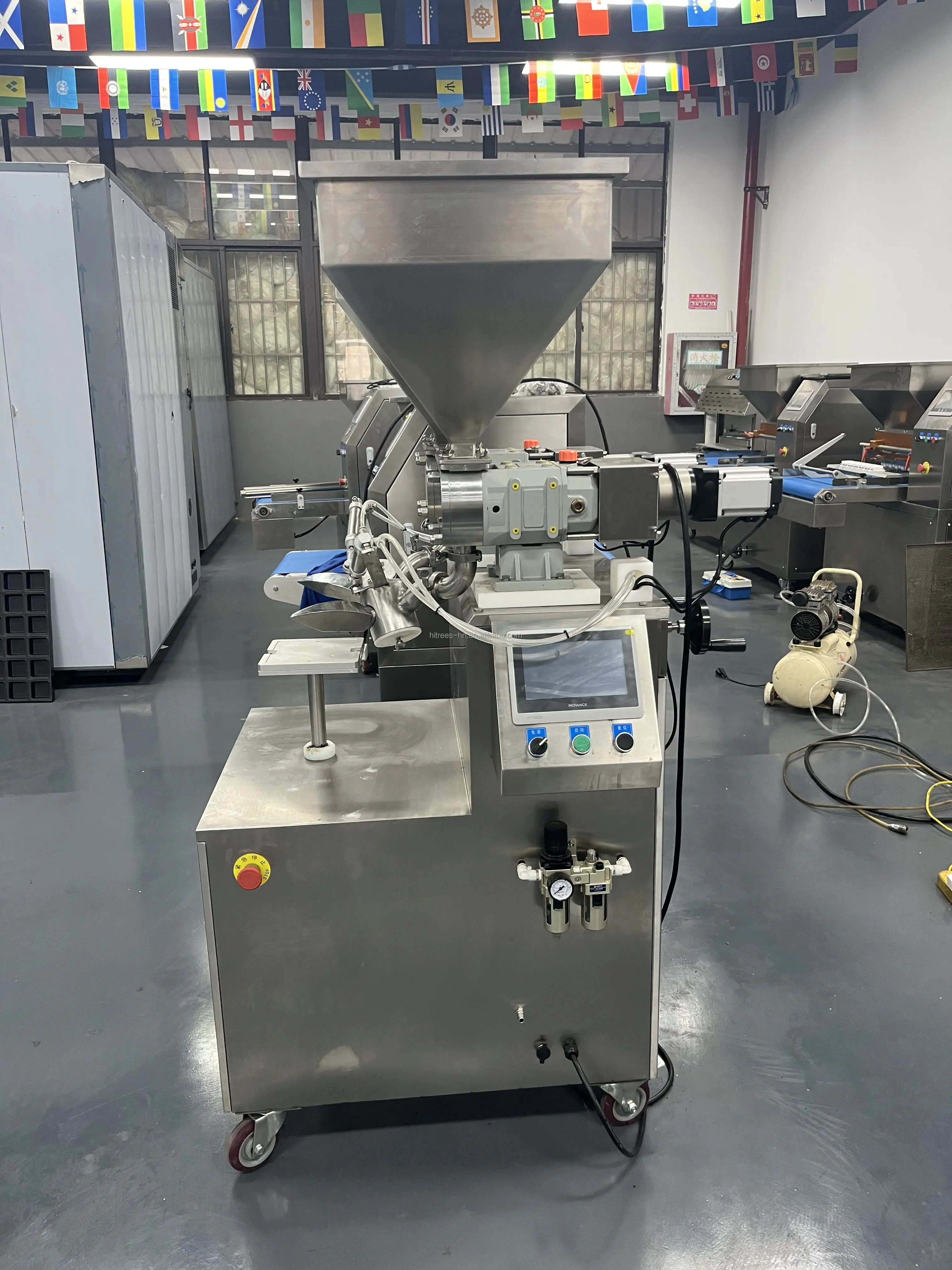 Crepe Layer Cake Cream Smearing Machine Crepe Cake Cream Spreading ...