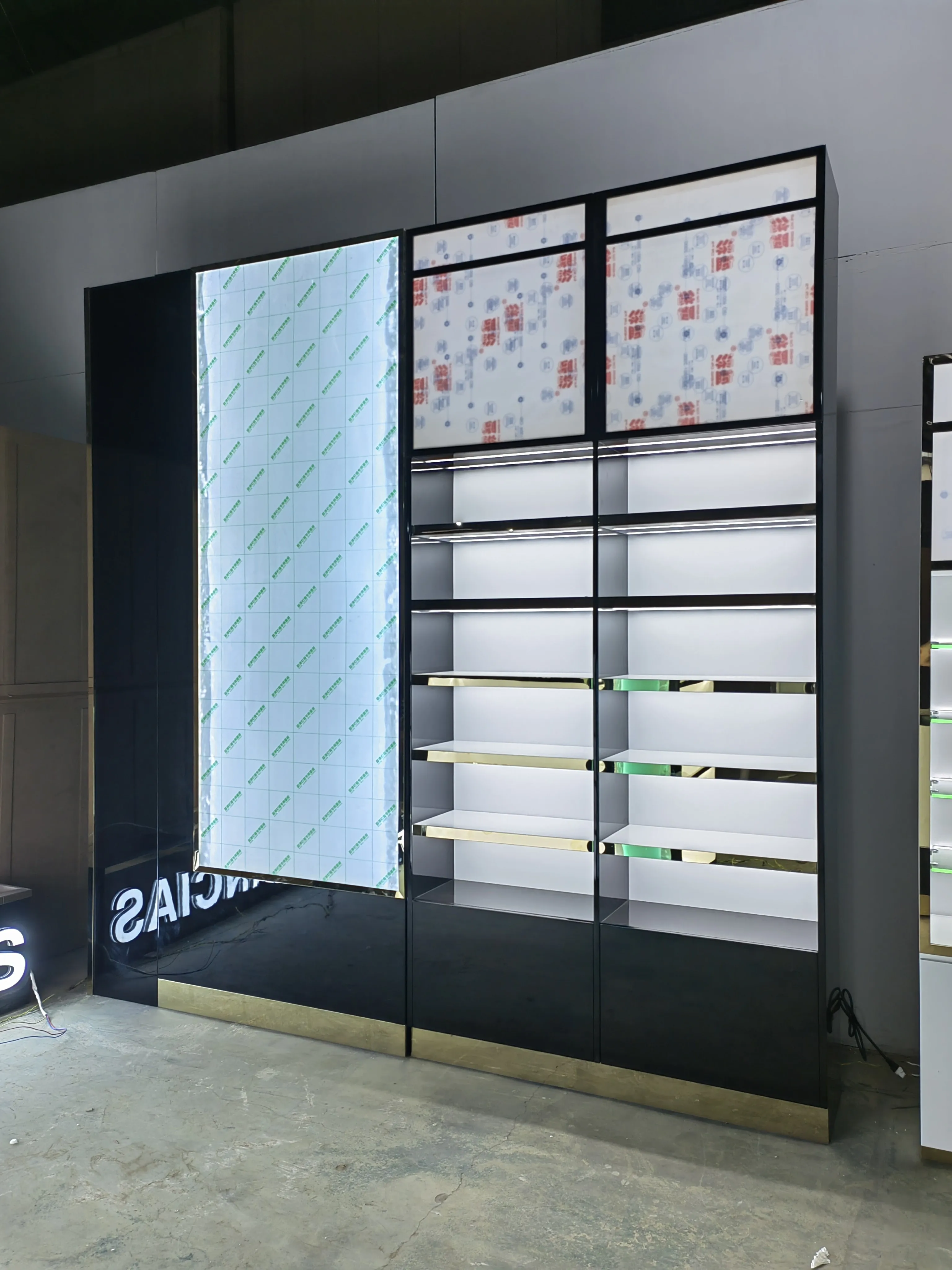 Ouyee Perfume Display Counter - Modern & Stylish Design