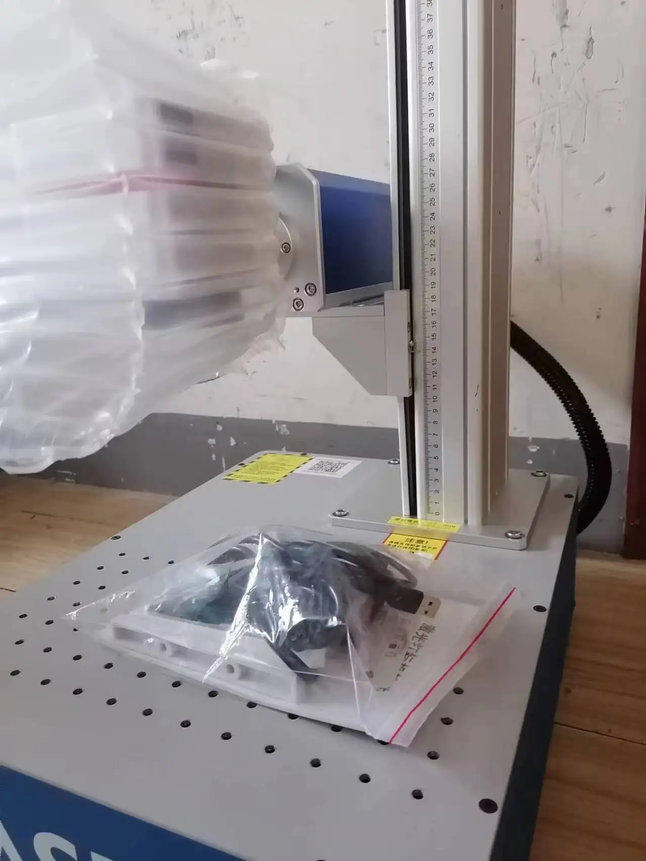 Animal Cattle Ear Tag Printer 20w Laser Fiber Marking Machine 30w For ...