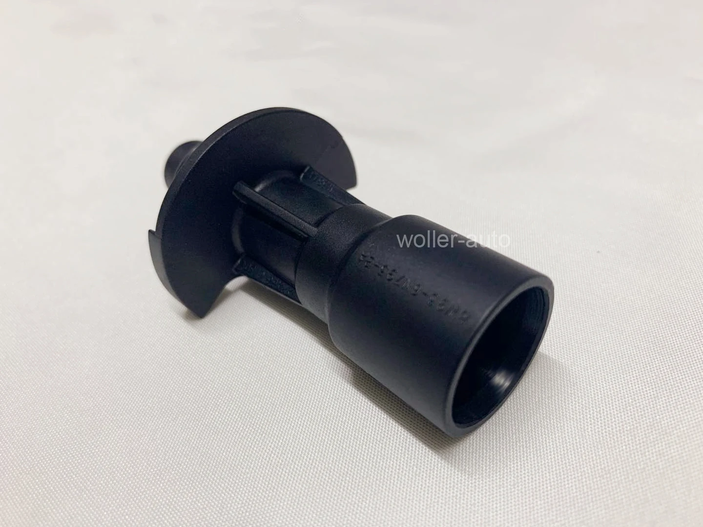 Land Rover Oil Cooler Line Connector Water Pump Tube Hose LR028136