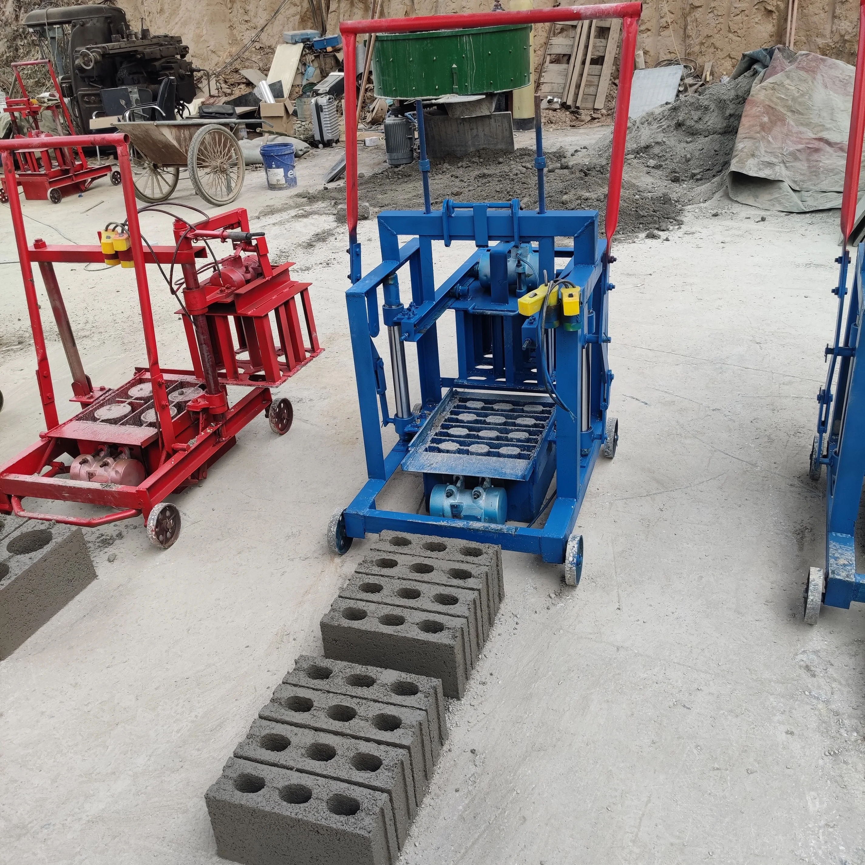 Recycled Plastic Bricks Making Machine Mobile Brick Making Machinery ...
