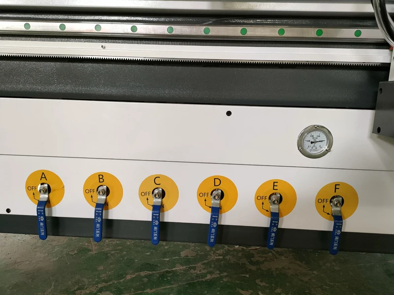 Profesional Automatic Tool Changing Cnc Router With Saw Blade Cabinet ...