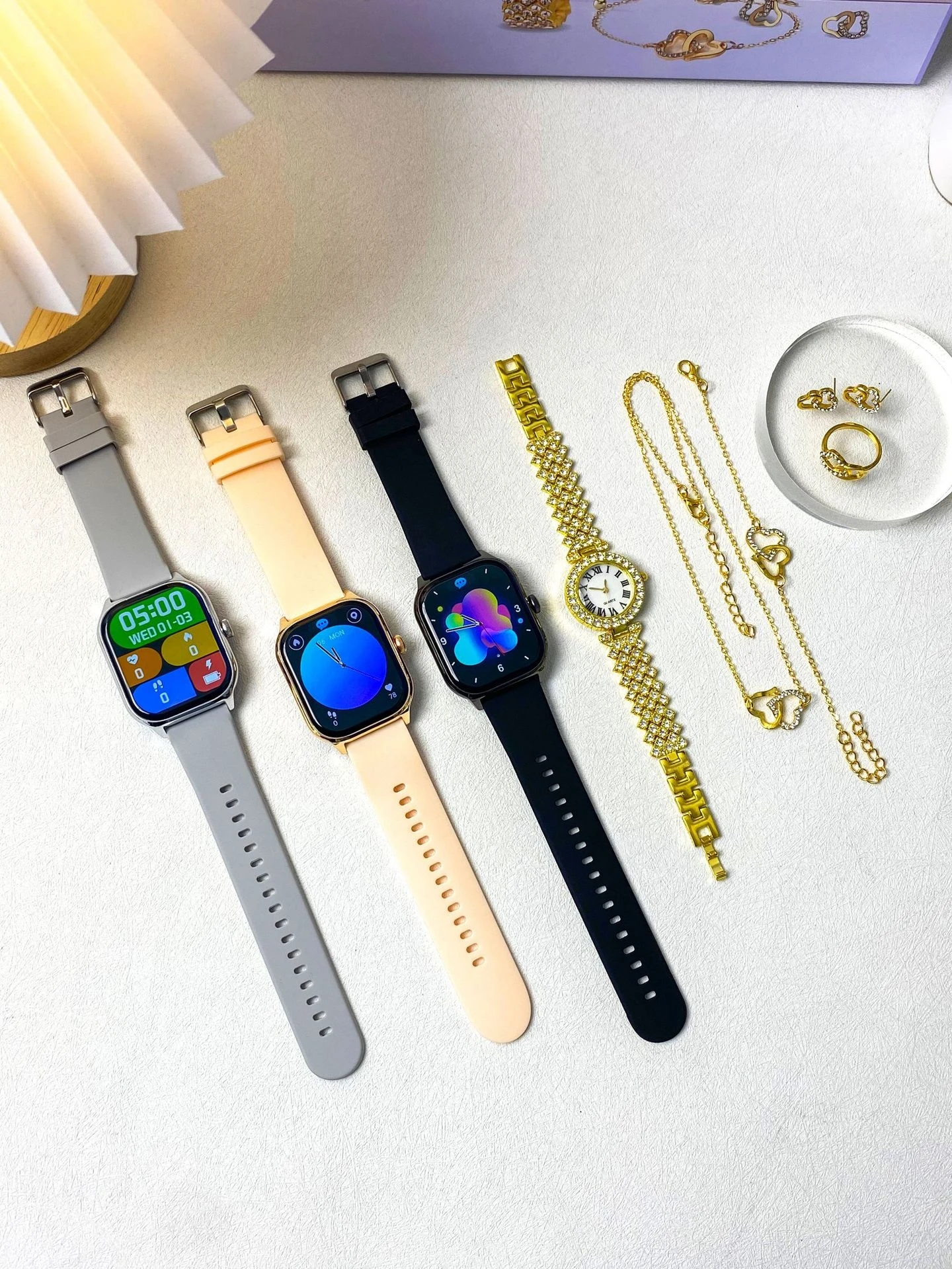 Luxury D15 GS Smart Watch - Diamond Screen & Heart Jewelry