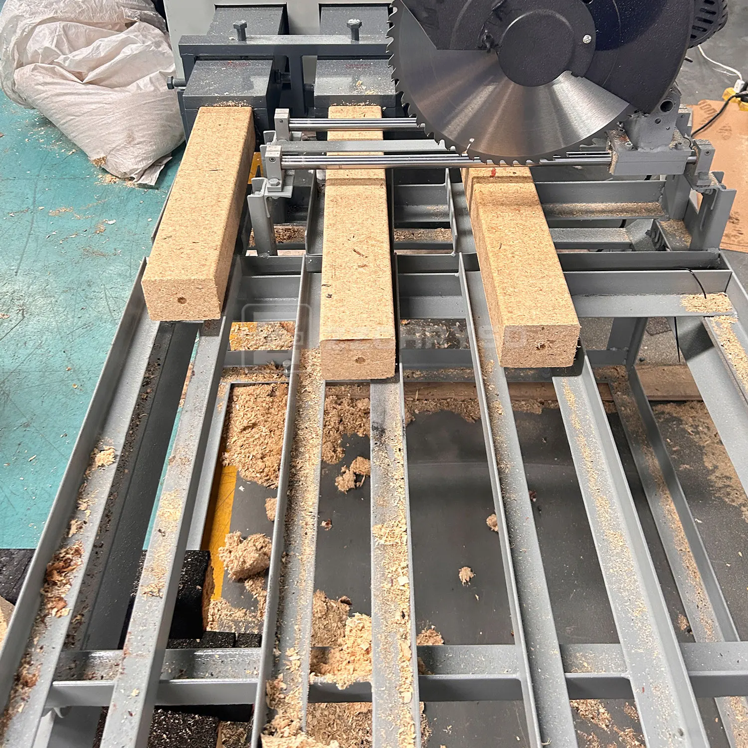 Wood Pressing Machine - Efficient Pallet Block Making
